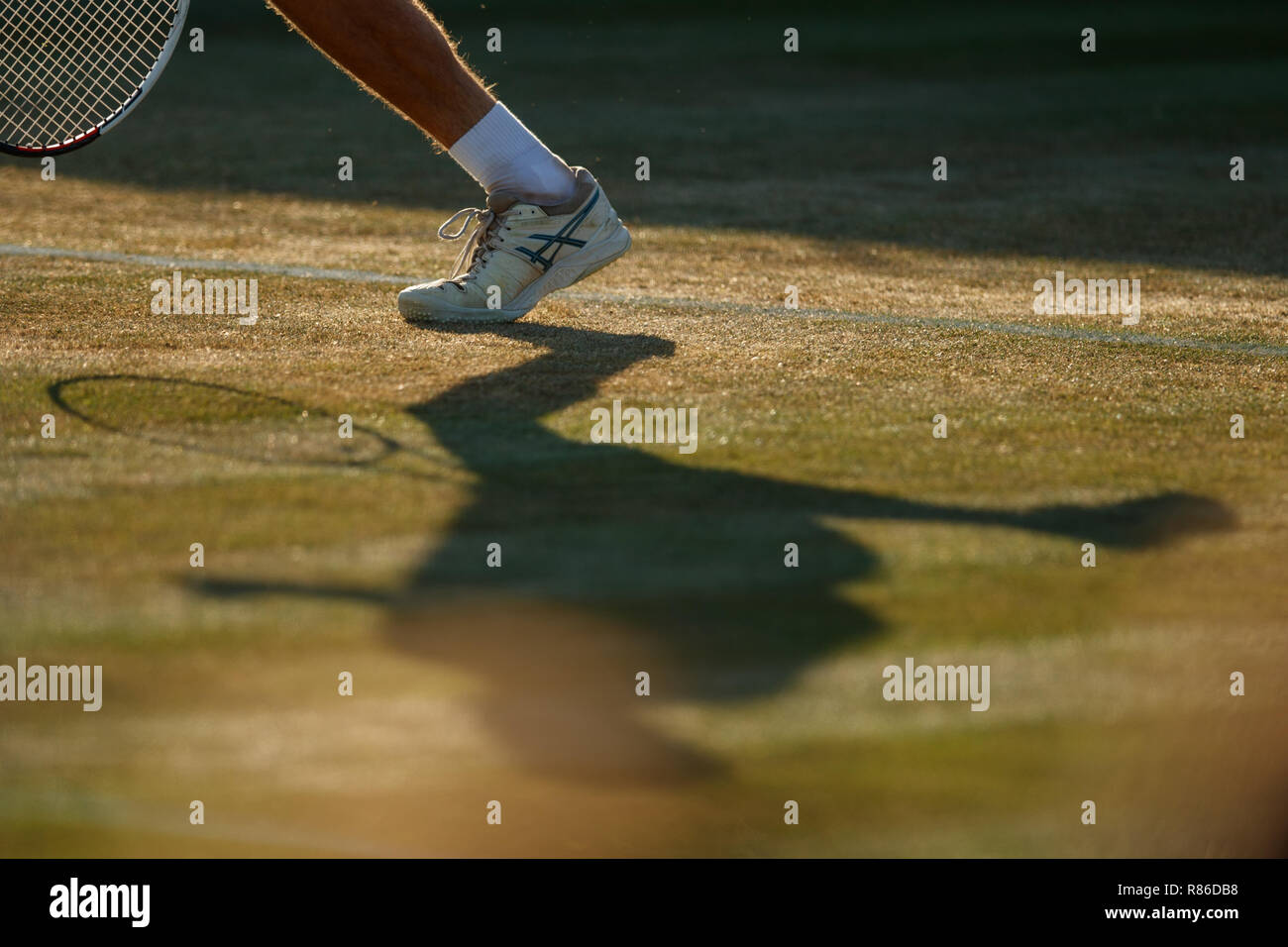 Grass tennis court action shadow hi-res stock photography and images ...