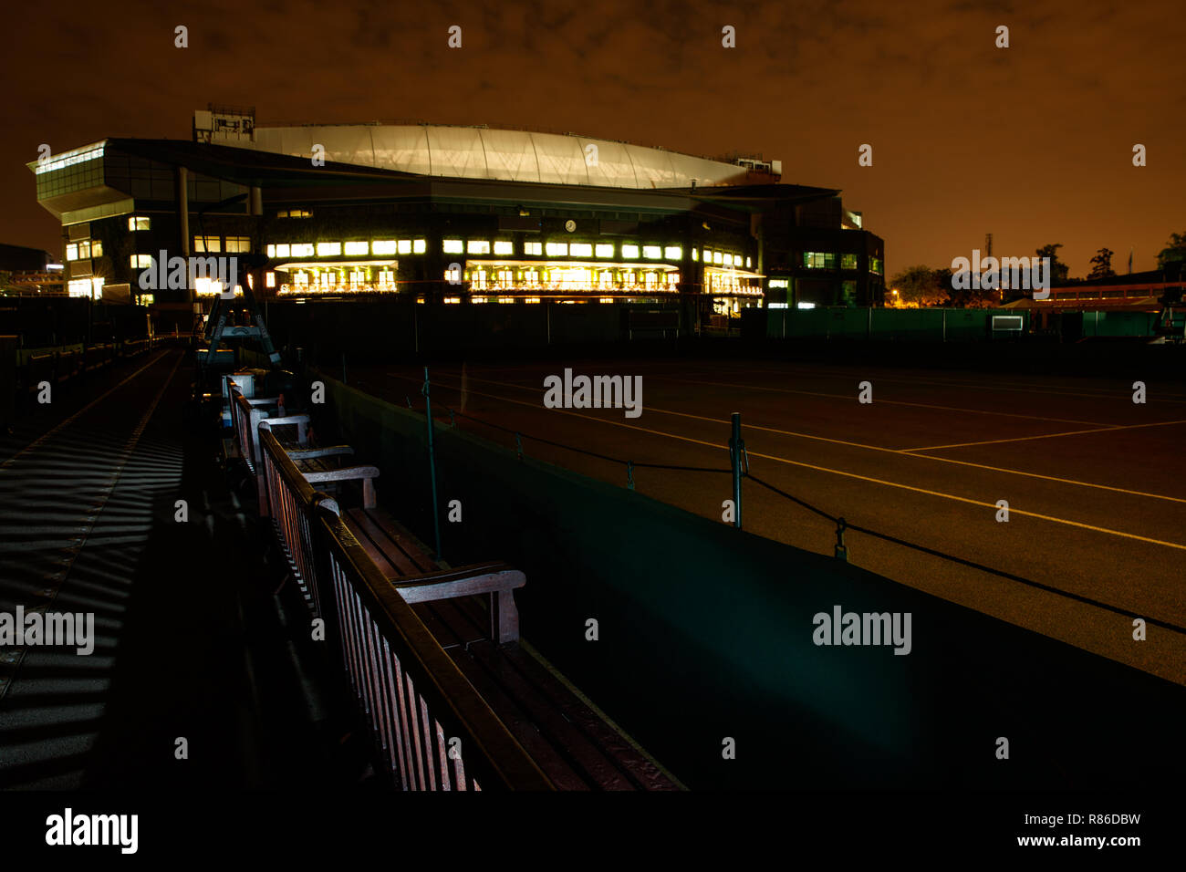 Empty night grand stadium hi-res stock photography and images - Alamy