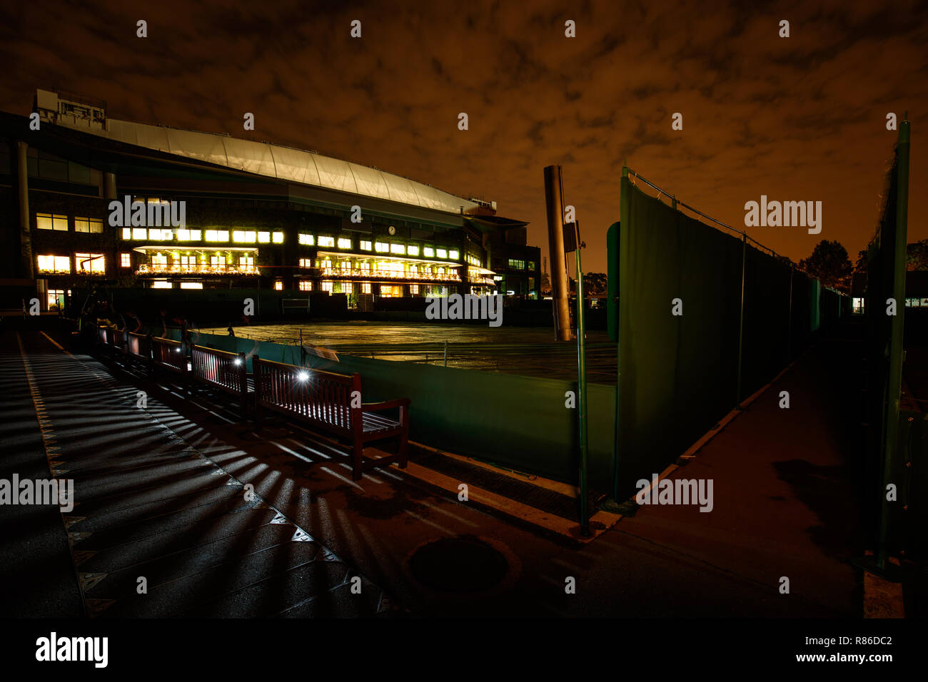 Wimbledon night tennis hi-res stock photography and images - Alamy