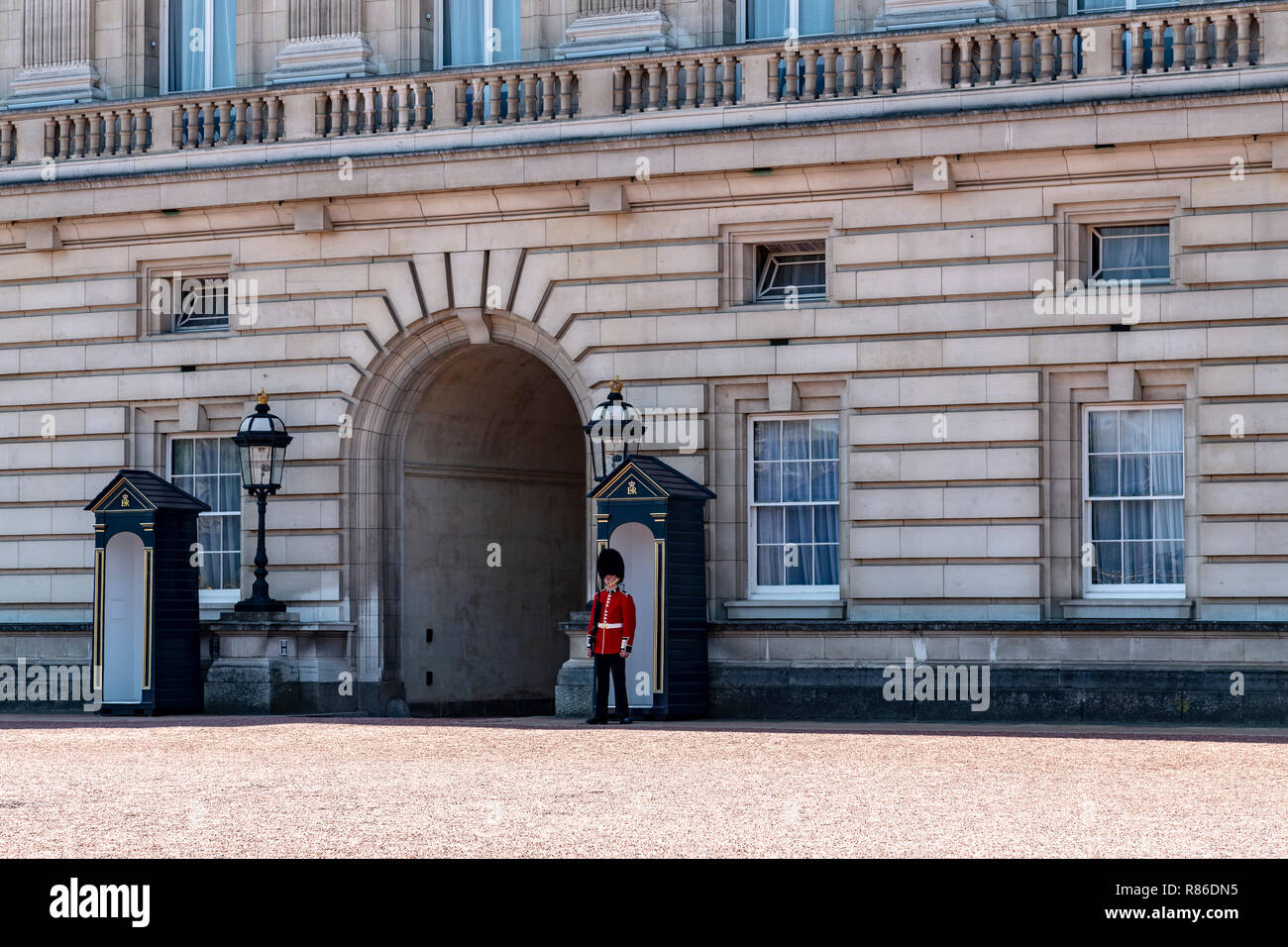 Royal Guard standing, Buckingham Palace, London, England, Great Britain ...