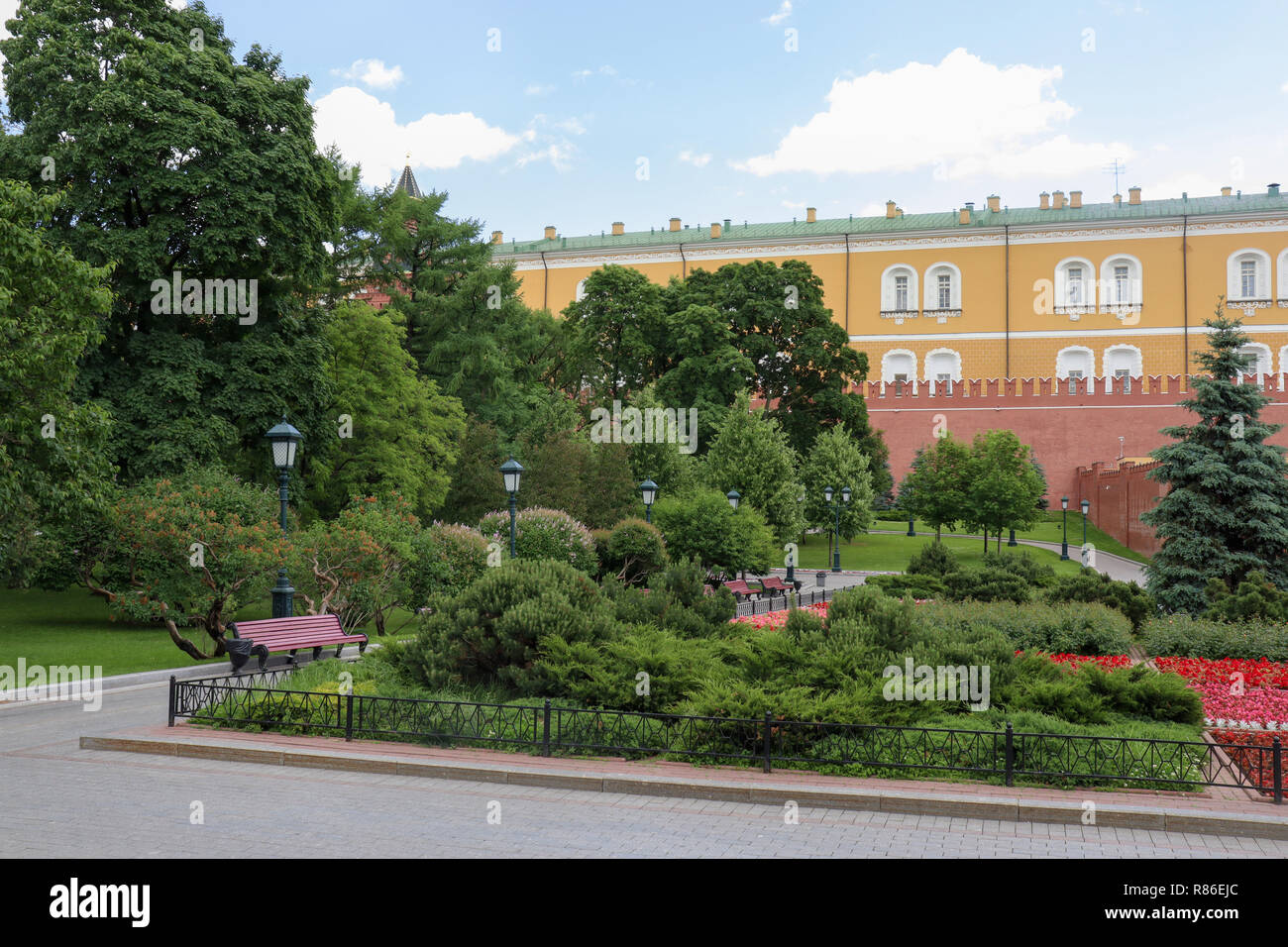 The Alexander Garden near Kreml in Moscow Stock Photo - Alamy