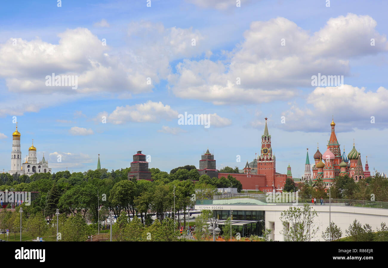 Skyline of Moscow - Kreml and St. Basil's Cathedral Stock Photo - Alamy
