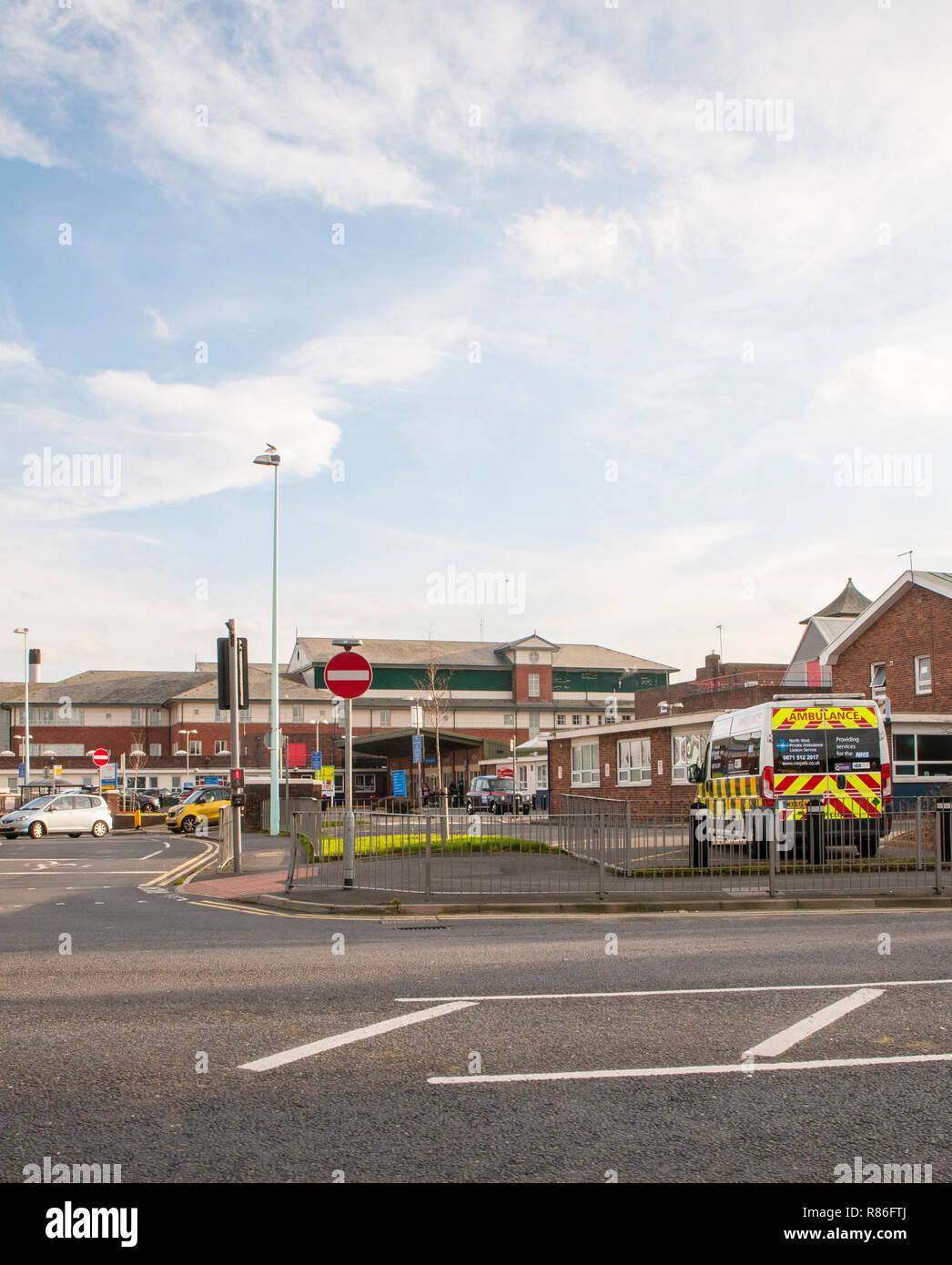 Blackpool Victoria Hospital Outpatients entrance Stock Photo - Alamy