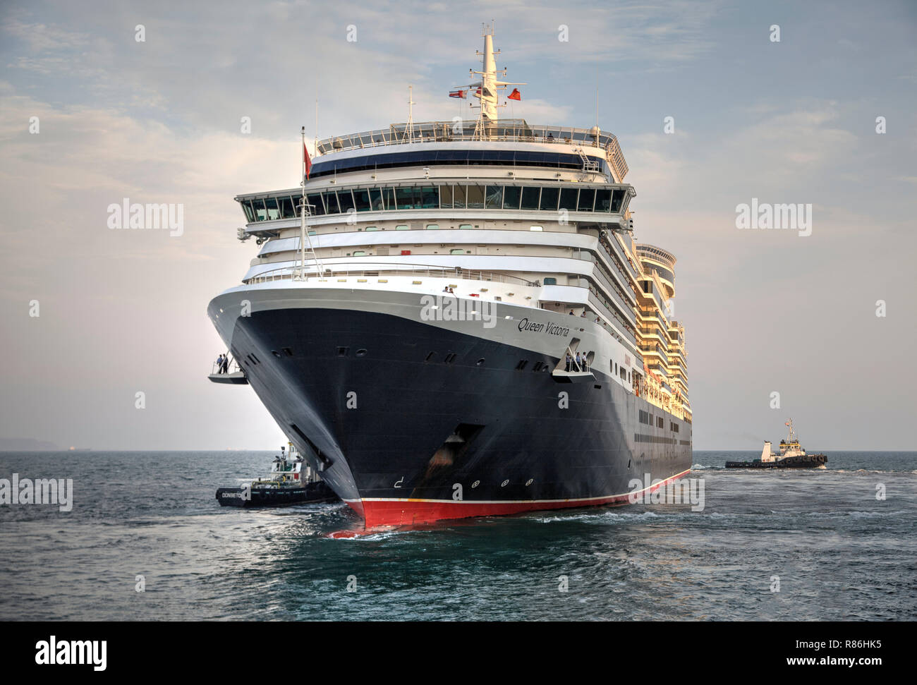 Queen Elizabeth and Queen Victoria Stock Photo - Alamy