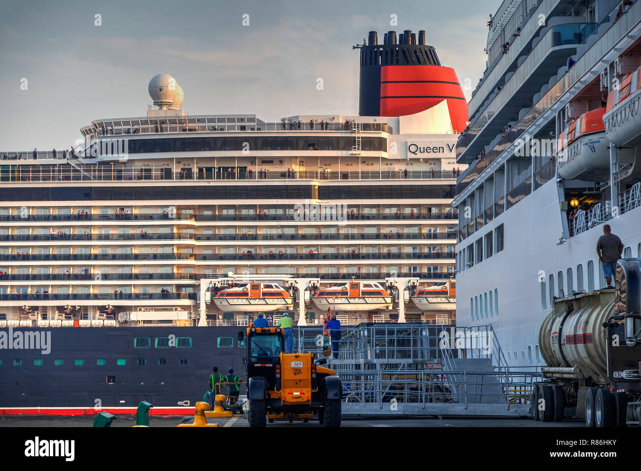 Victoria cruise ship hi-res stock photography and images - Alamy