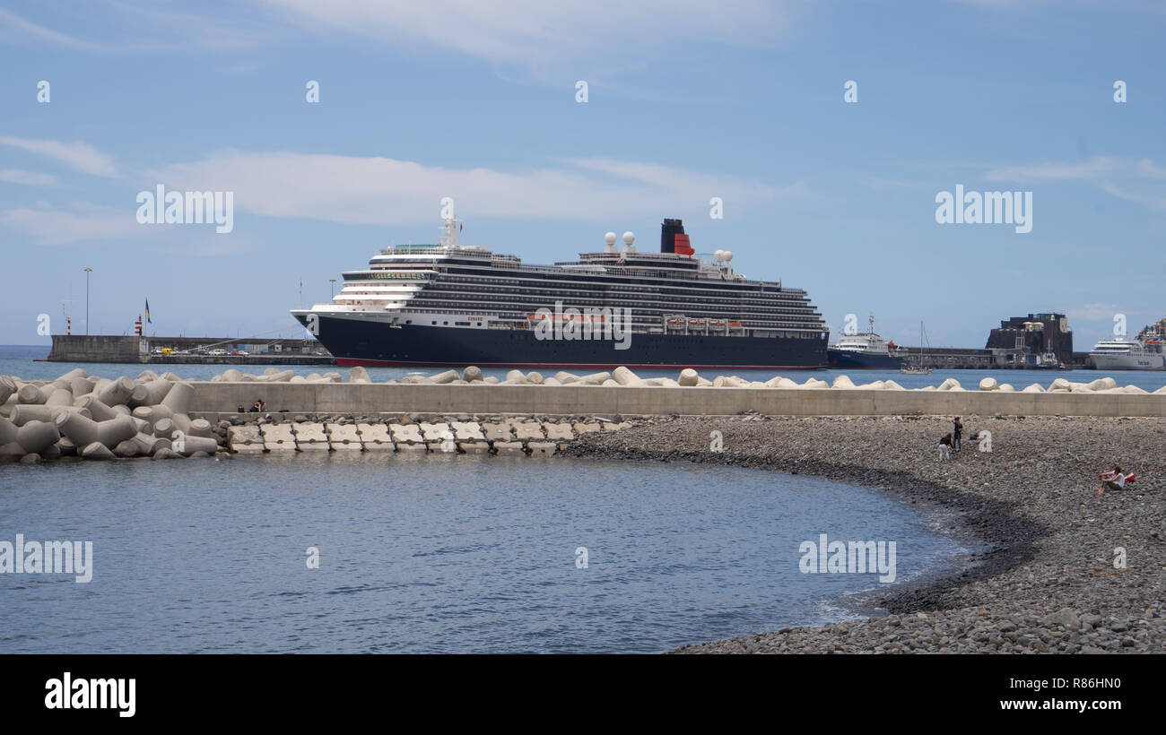 Queen victoria cruising hi-res stock photography and images - Alamy