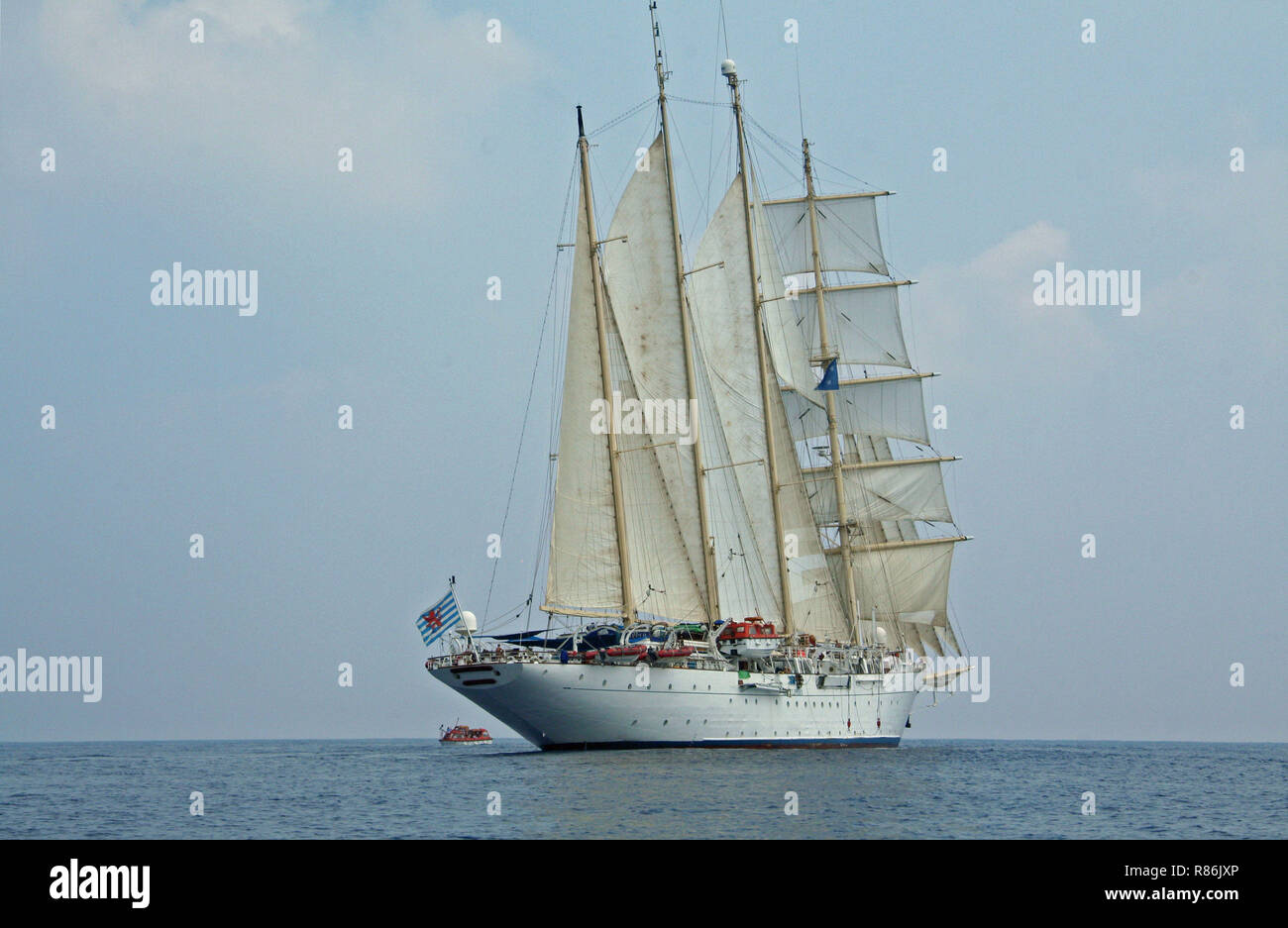 Clipper under full sail hi-res stock photography and images - Alamy