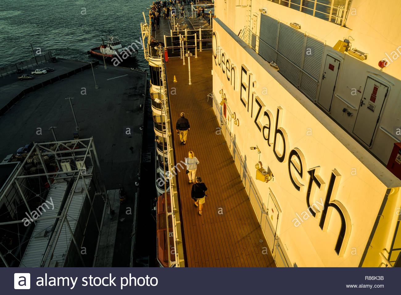 Queen Elizabeth Cruise Ship Stock Photos & Queen Elizabeth Cruise Ship ...