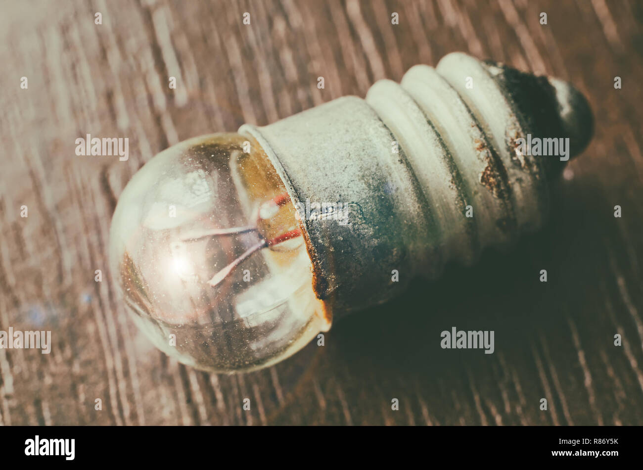 Old light bulb filament hi-res stock photography and images - Alamy