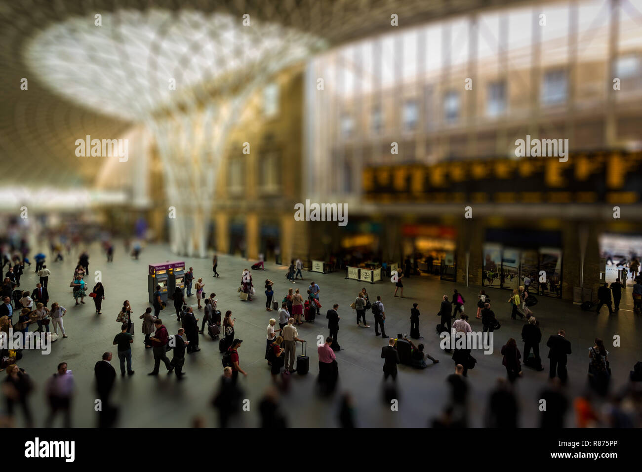 Kings cross st pancras rail hi-res stock photography and images - Alamy