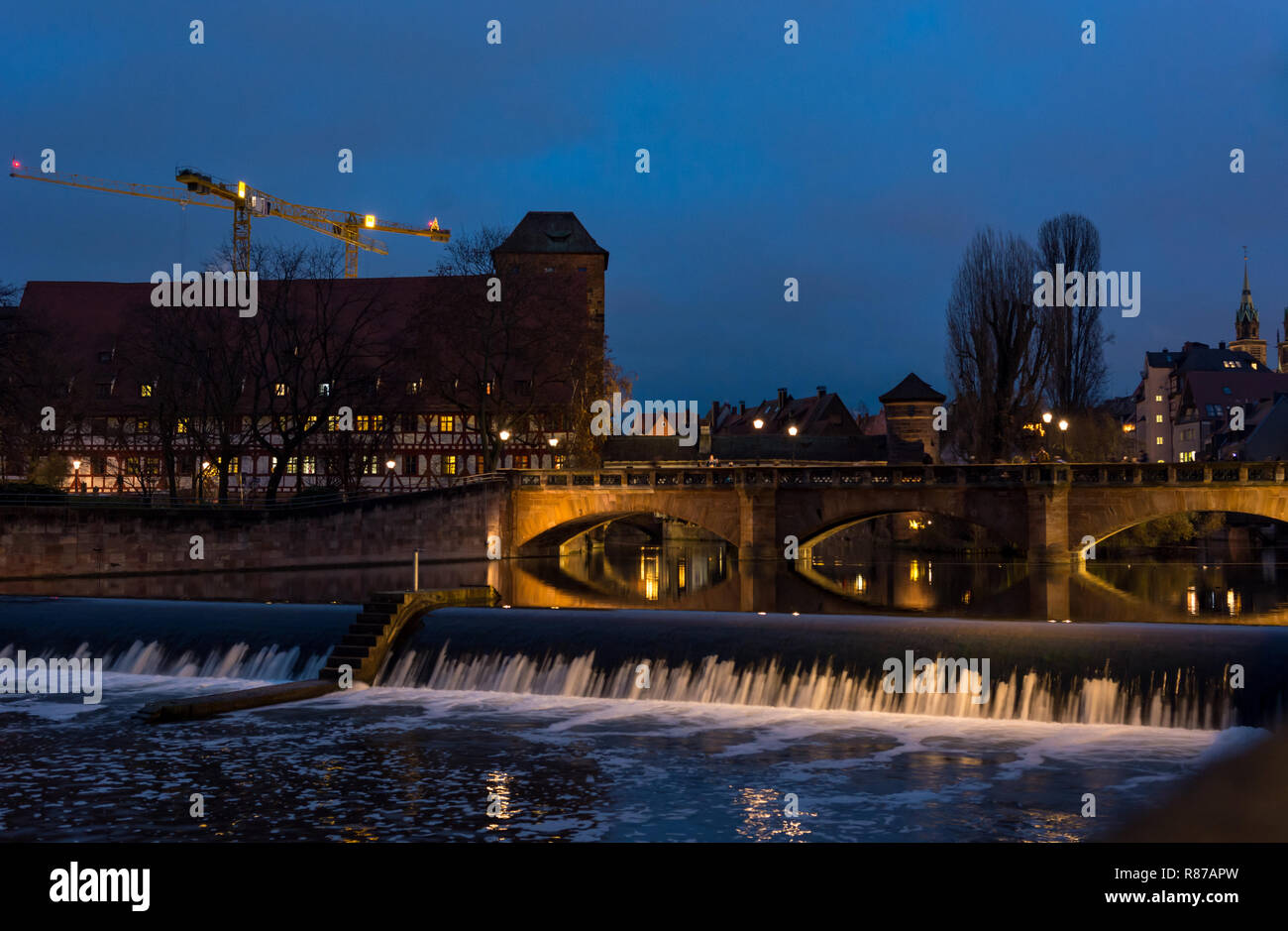 Night view of medieval bridge crossing a river Stock Photo - Alamy
