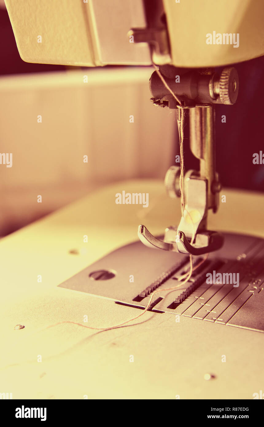 Needle sewing machine hi-res stock photography and images - Alamy