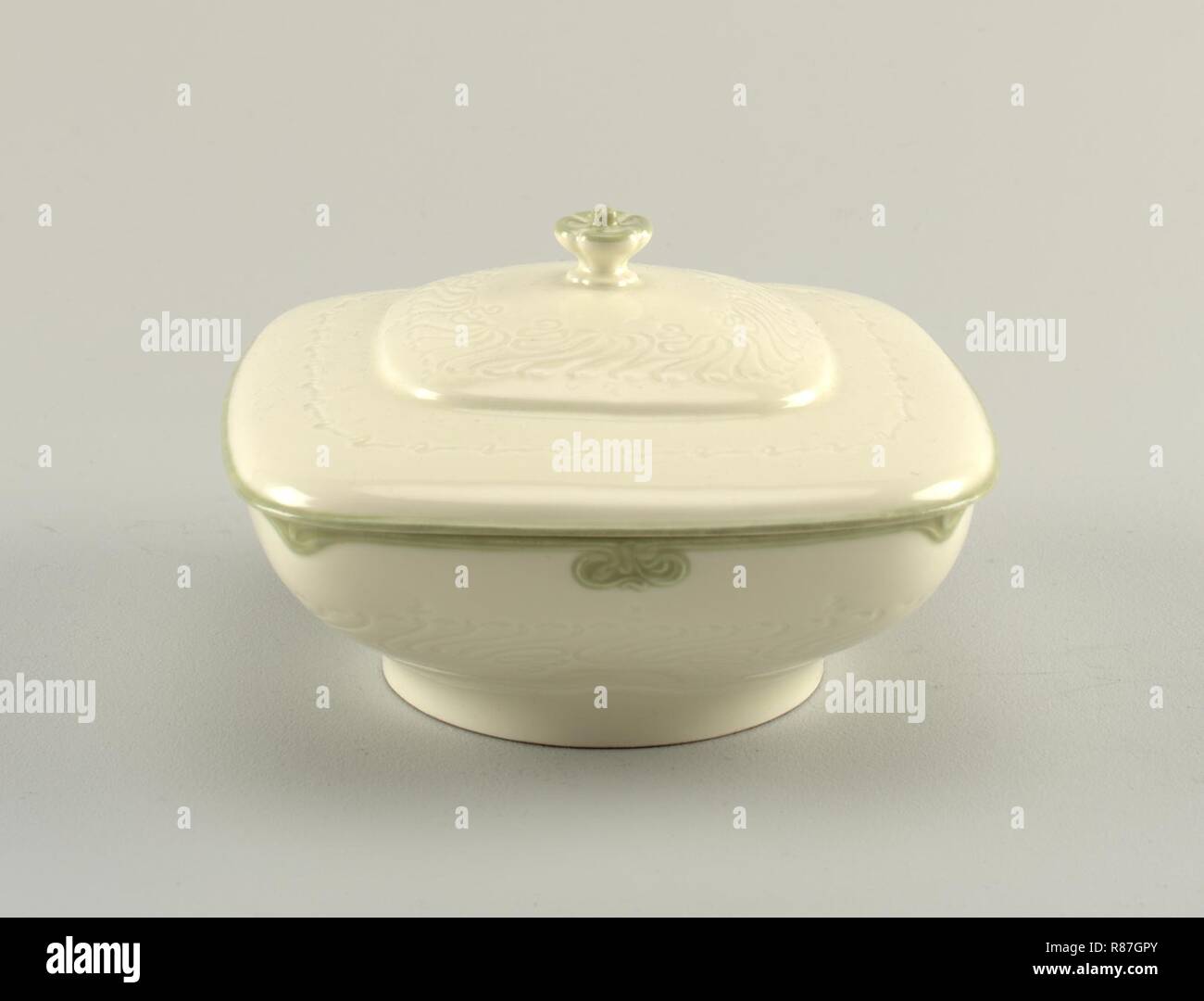 Canton Vegetable Dish And Lid, ca. 1899–1900 Stock Photo - Alamy