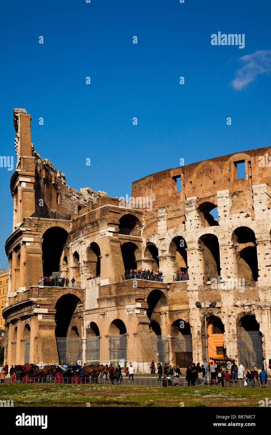 Colosseum rome outside tourists people visiting roman ruins tour hi-res ...