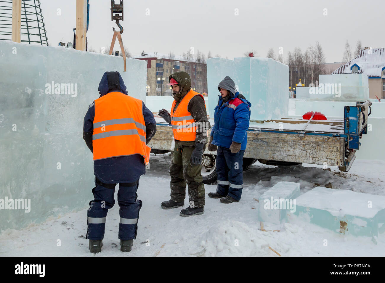 Installers construction ice town hi-res stock photography and images ...