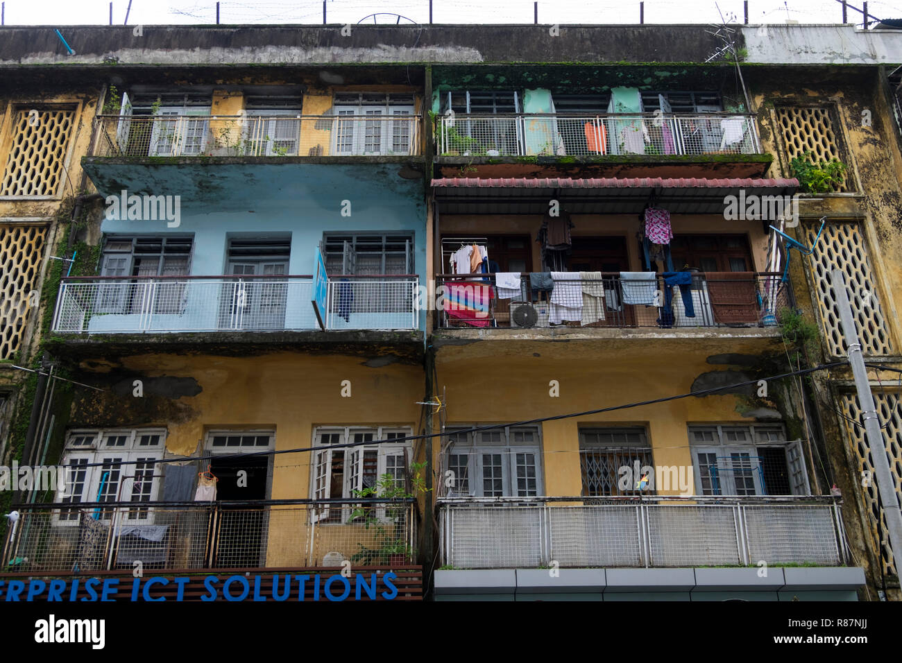 Myanmar messy building hi-res stock photography and images - Alamy
