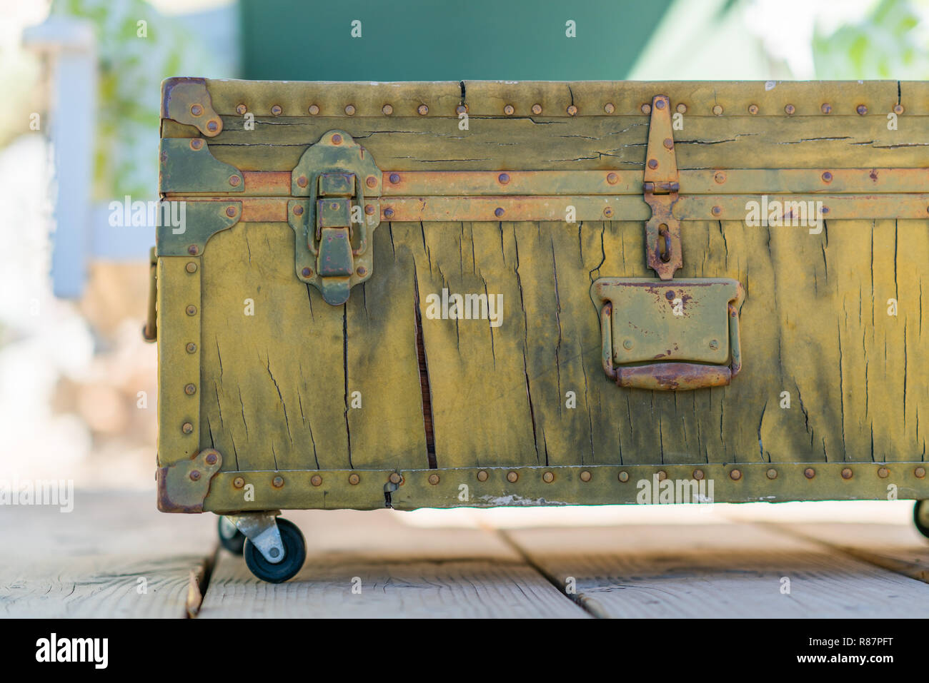 Vintage green chest trunk hi-res stock photography and images - Alamy