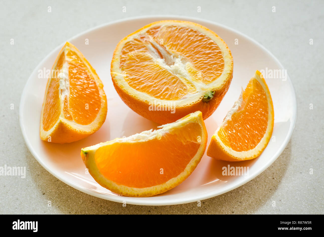 Oranges on plate hi-res stock photography and images - Alamy