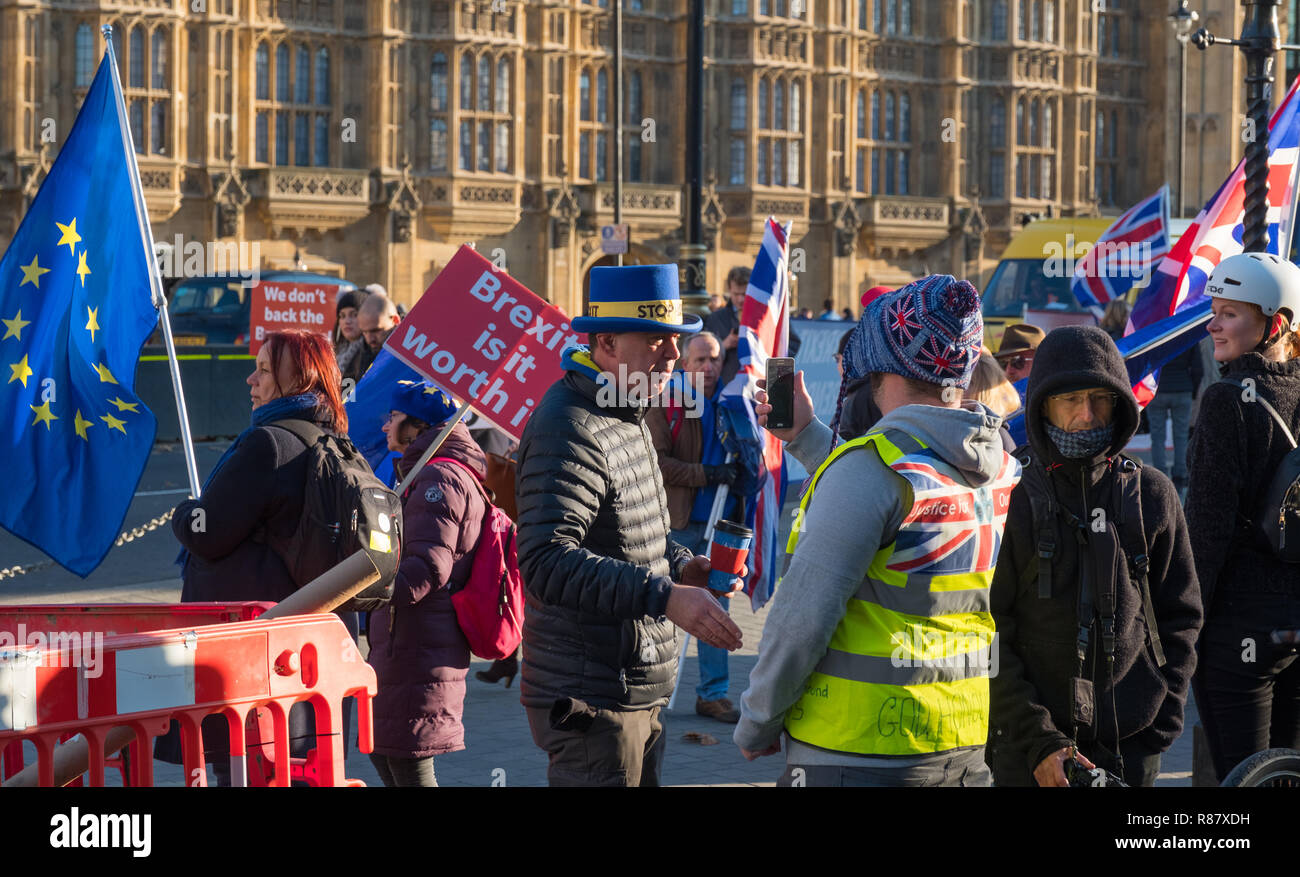 People argument street hi-res stock photography and images - Alamy