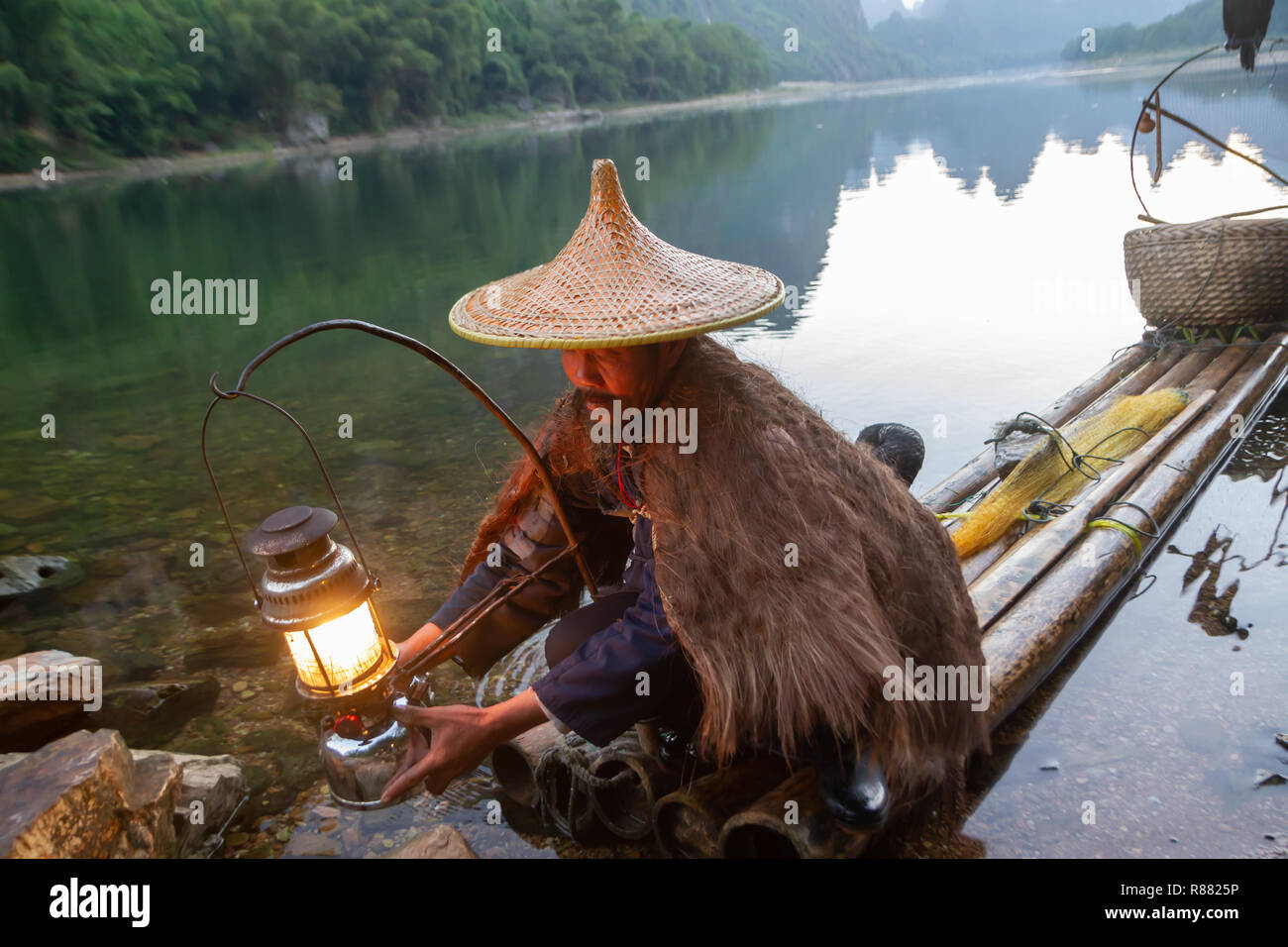Chinese fishing raft hi-res stock photography and images - Alamy