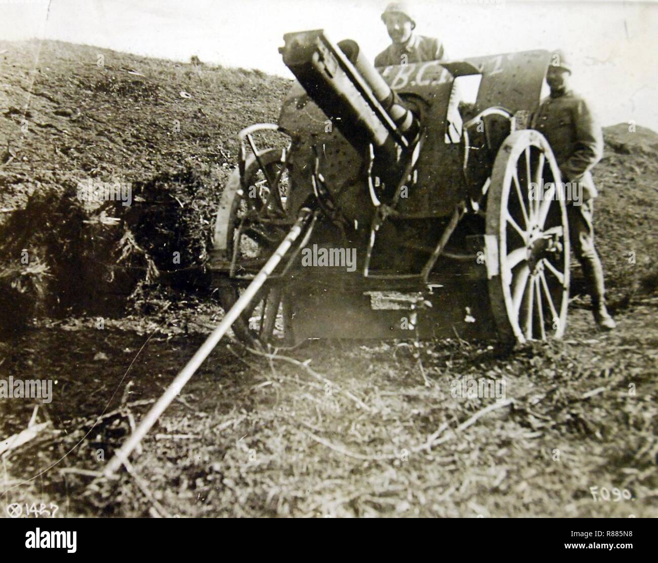 105mm howitzer hi-res stock photography and images - Alamy