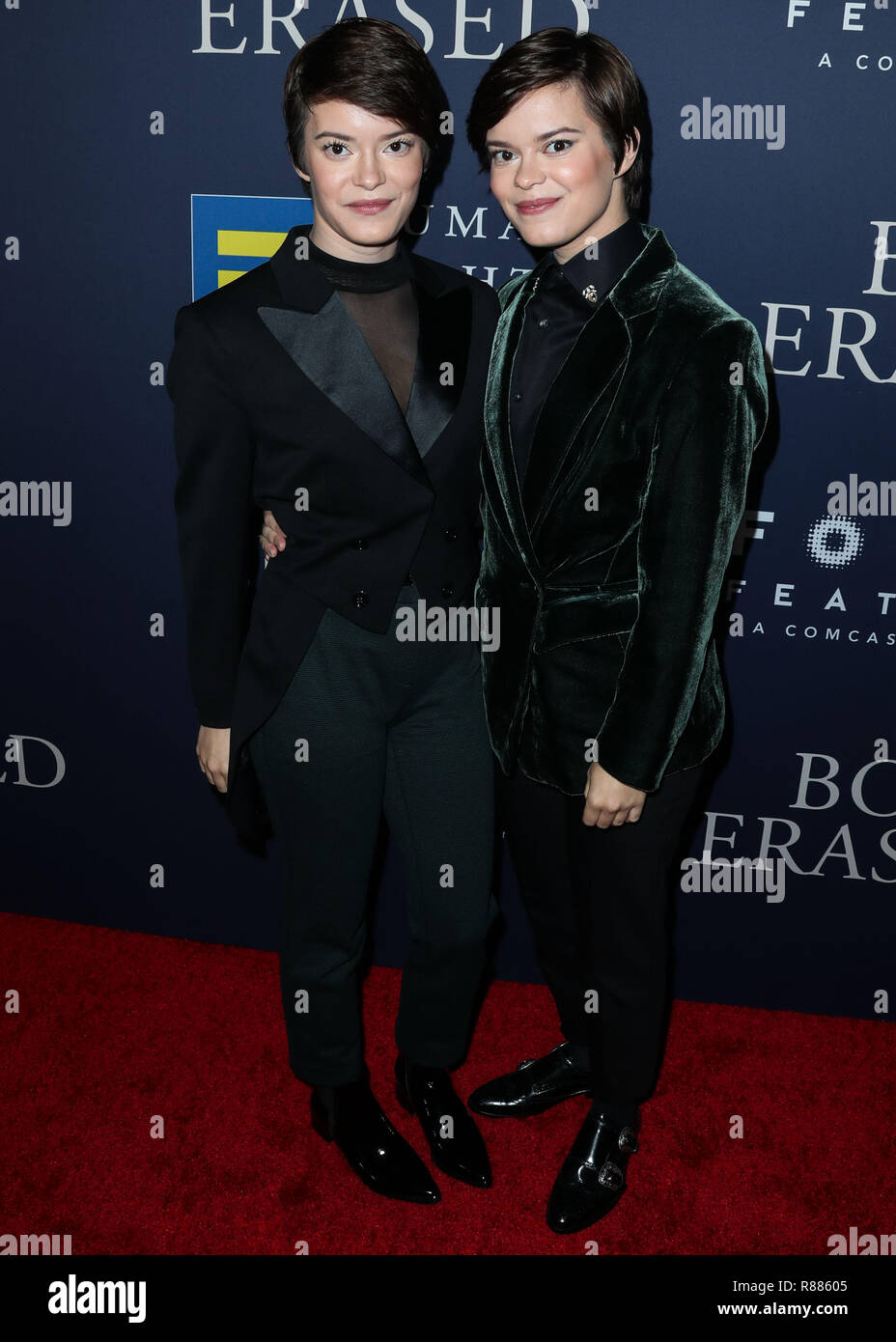 LOS ANGELES, CA, USA - OCTOBER 29: Emily Hinkler, Elizabeth Hinkler at ...