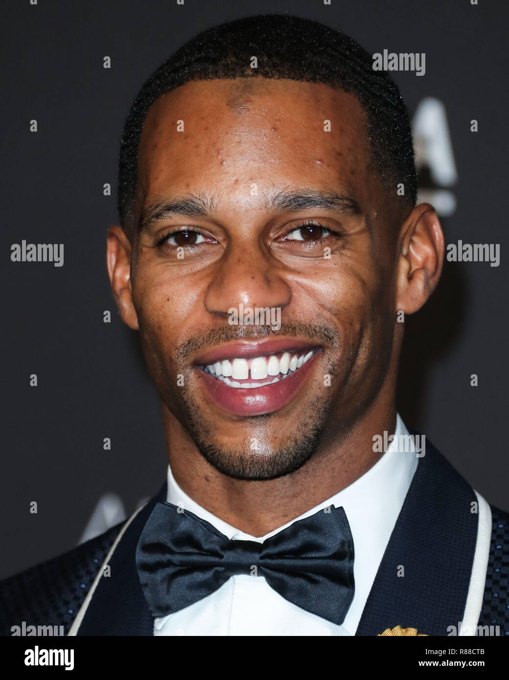 LOS ANGELES, CA, USA - NOVEMBER 03: Victor Cruz wearing Dolce and ...