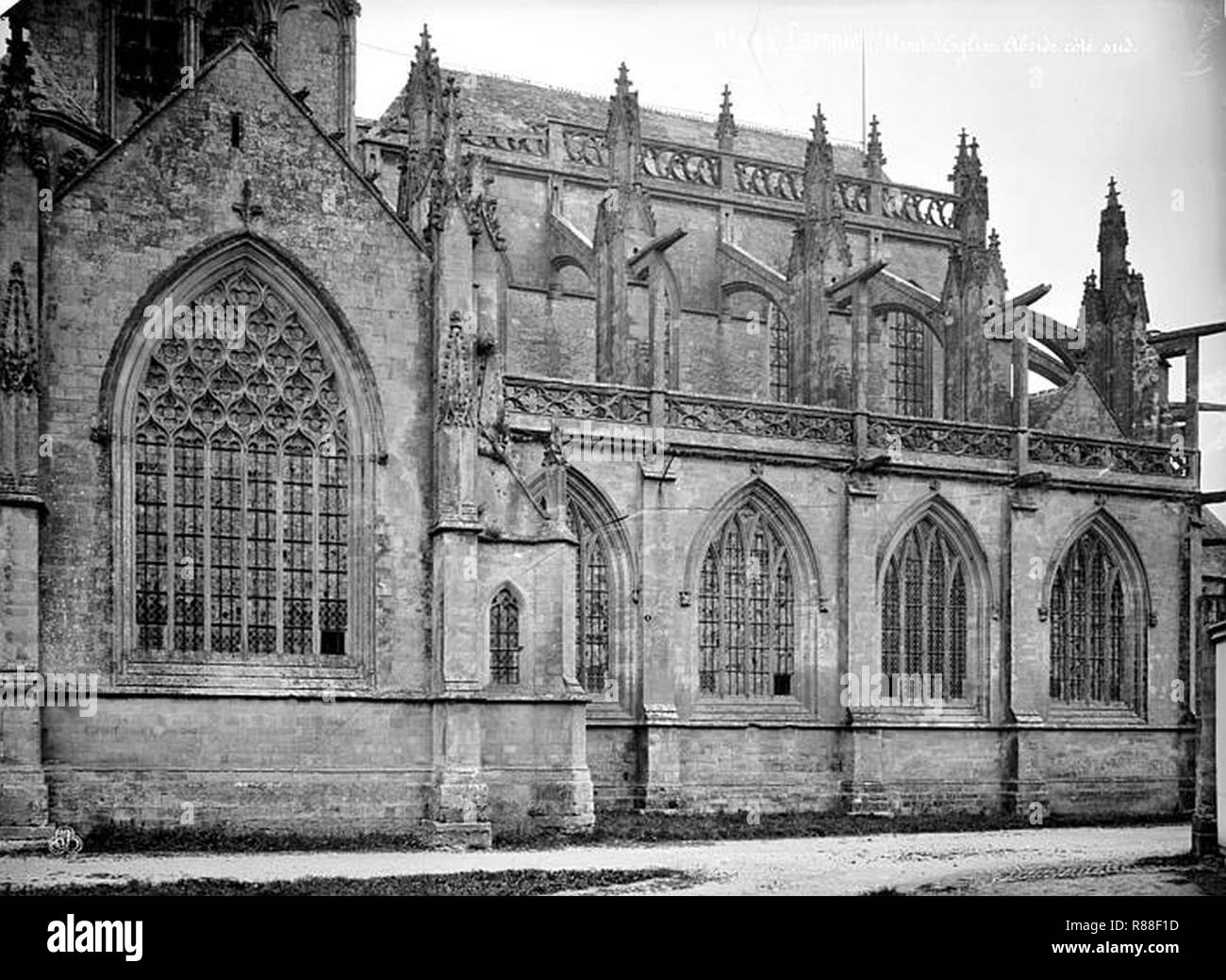 Carentan Eglise Notre-Dame (facade sud) - Mederic Mieusement Stock ...