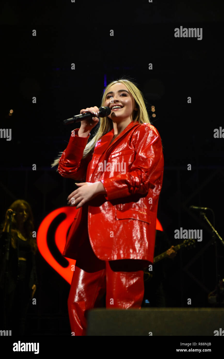 Sabrina carpenter hot hi-res stock photography and images - Alamy