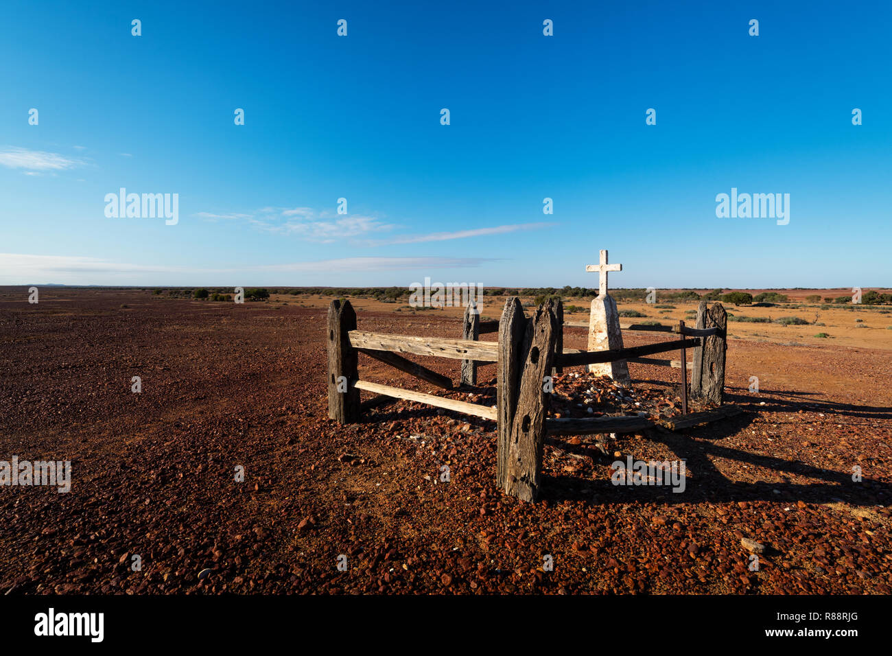 Historical graveyard at old Mount Dutton Siding on the Oodnadatta Track ...