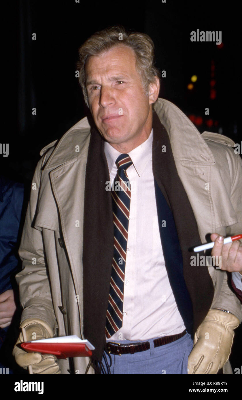 Wayne rogers hi-res stock photography and images - Alamy