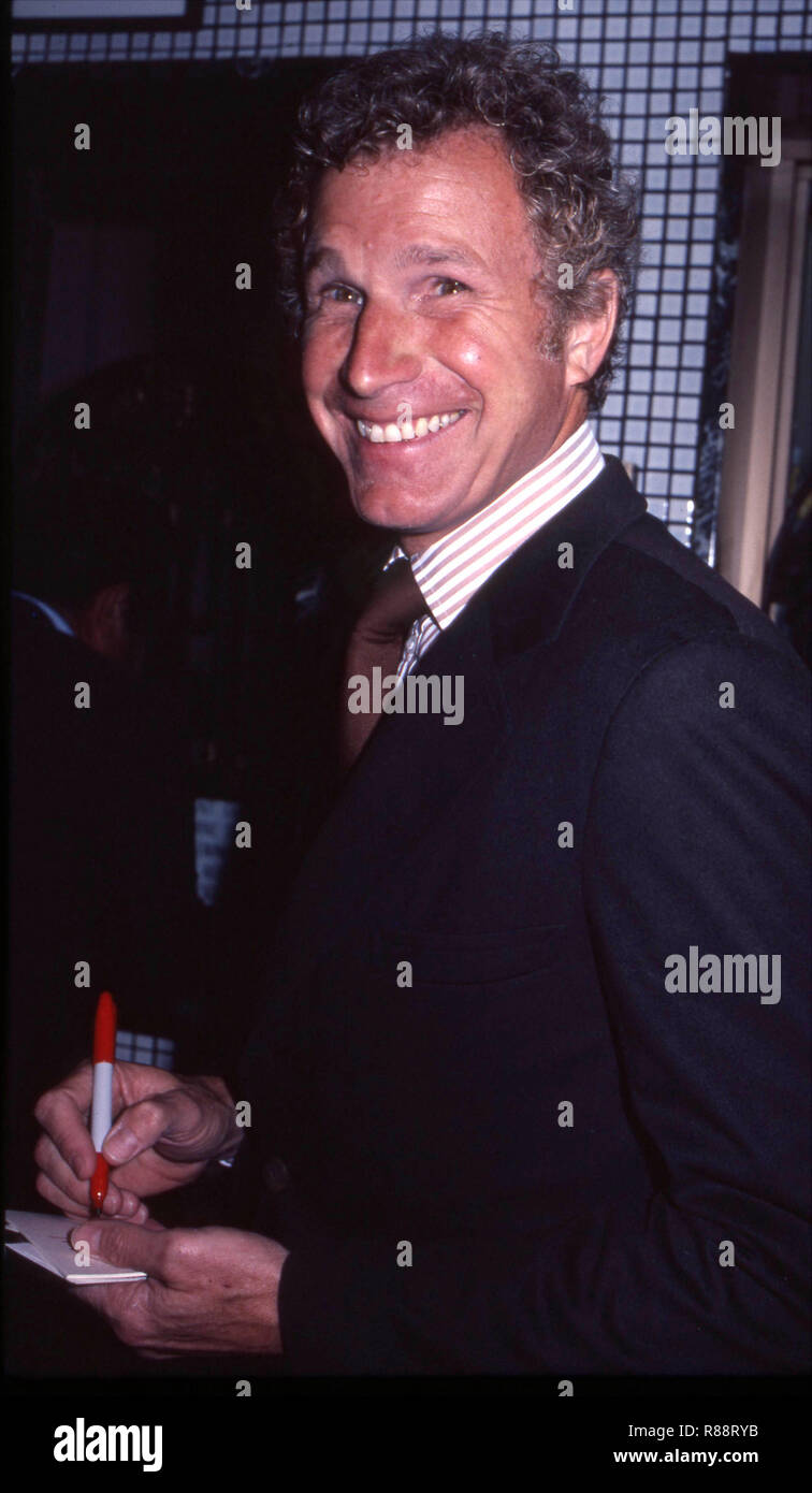Wayne Rogers greets fans at a Broadway show on October 10, 1984 in New ...