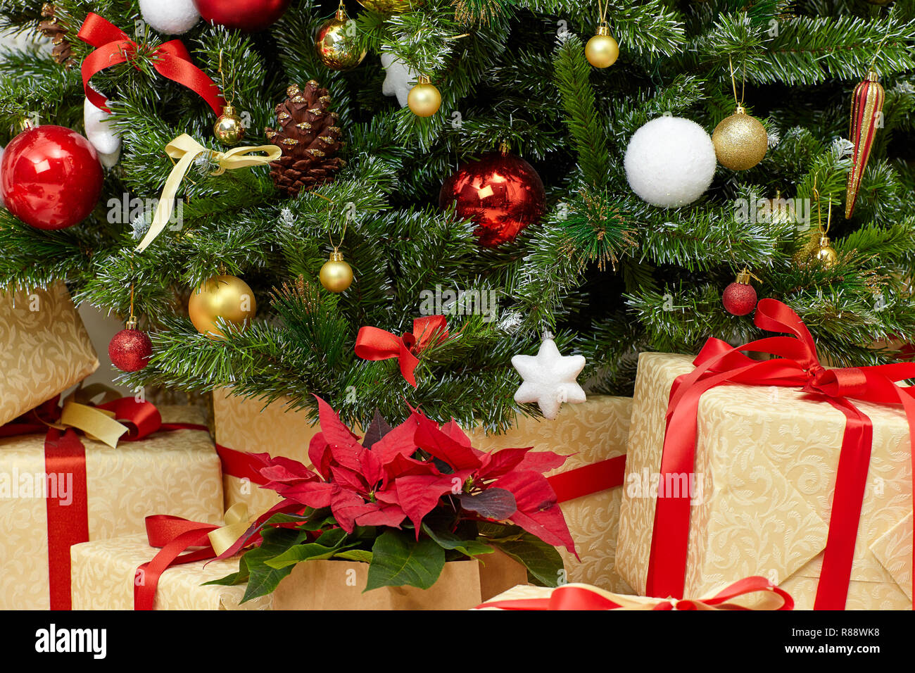 Christmas tree with gifts, closeup Stock Photo - Alamy