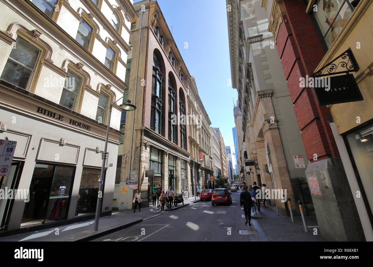 People visit Flinders lane in Melbourne Australia Stock Photo - Alamy