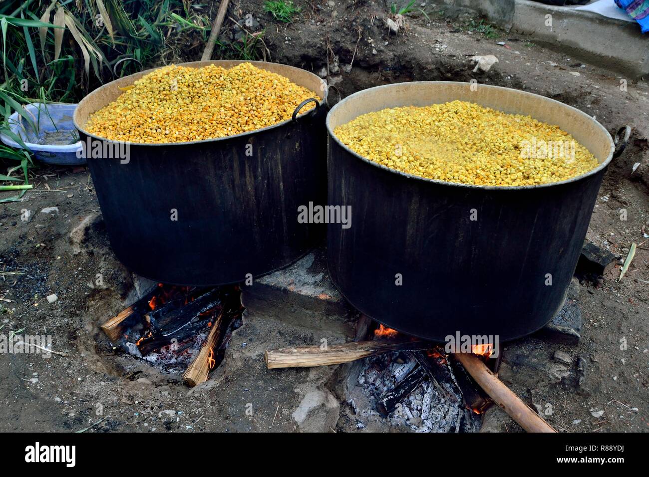 Cooking Cancha -Roasted corn grains in YUNGAY. Department of Ancash ...