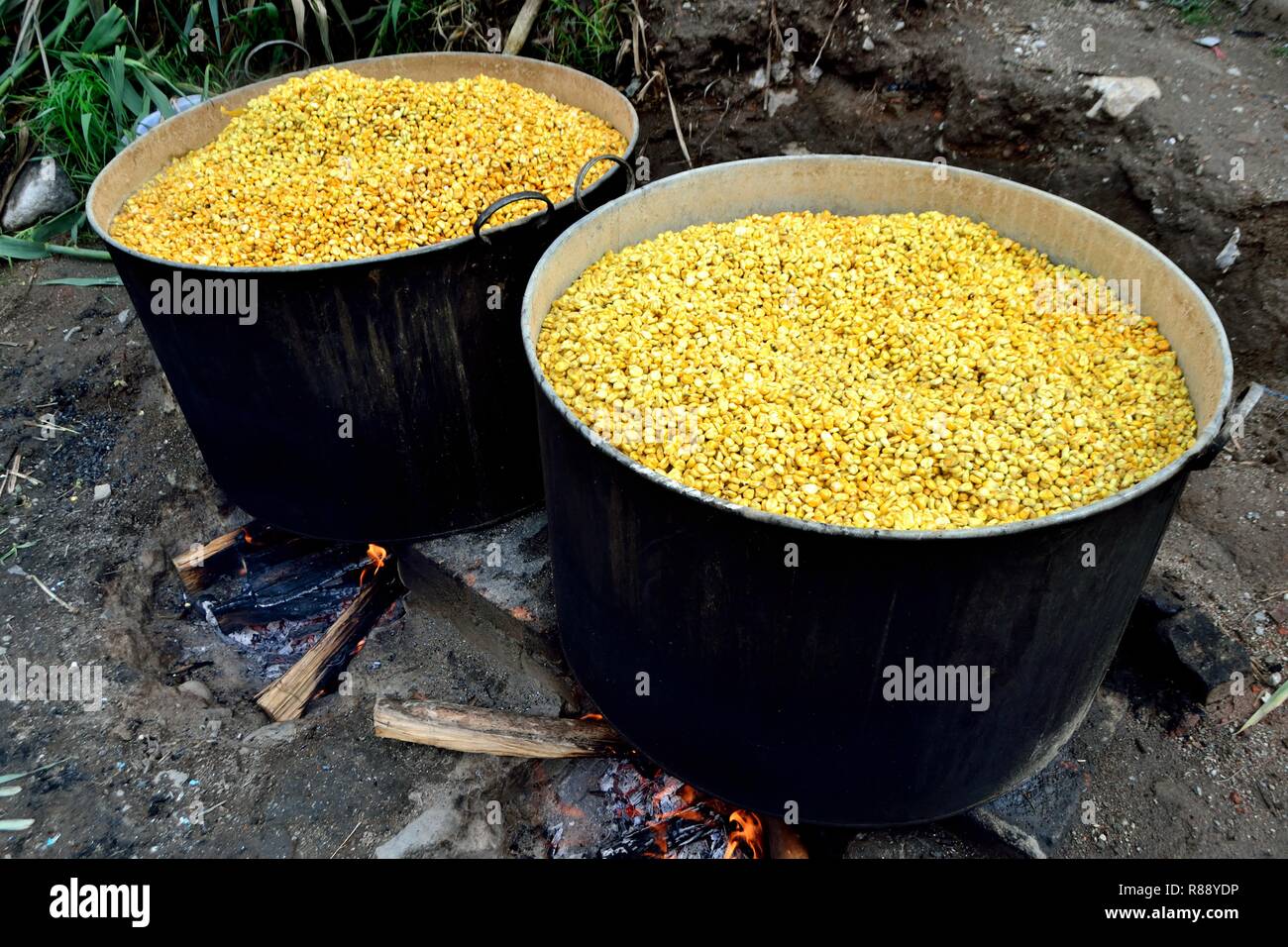 Cooking Cancha -Roasted corn grains in YUNGAY. Department of Ancash ...