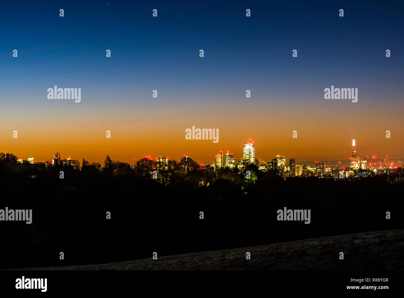 London skyline from hampstead heath panorama hi-res stock photography ...