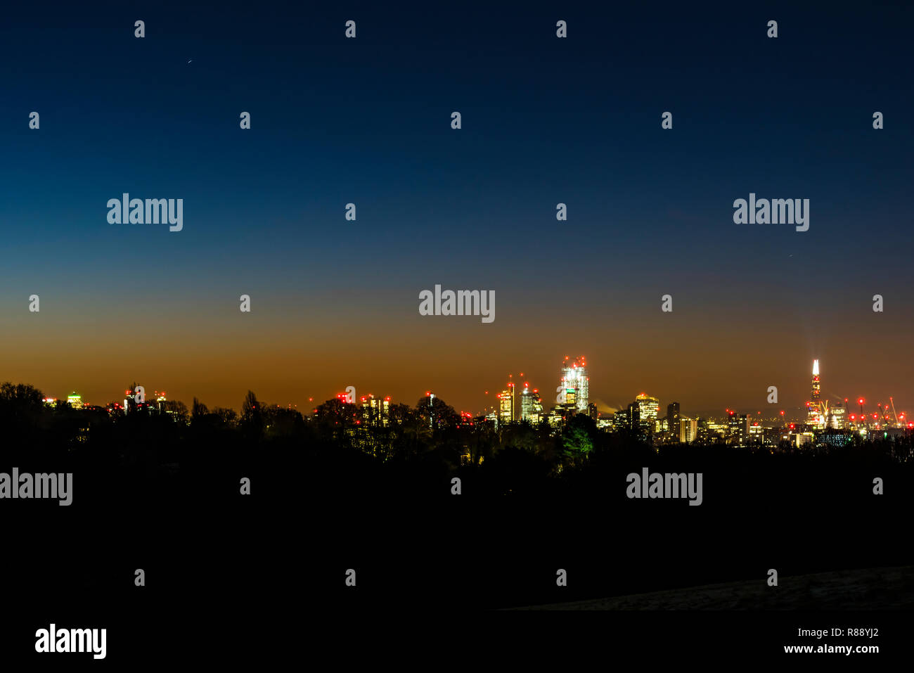 London skyline from hampstead heath panorama hi-res stock photography ...