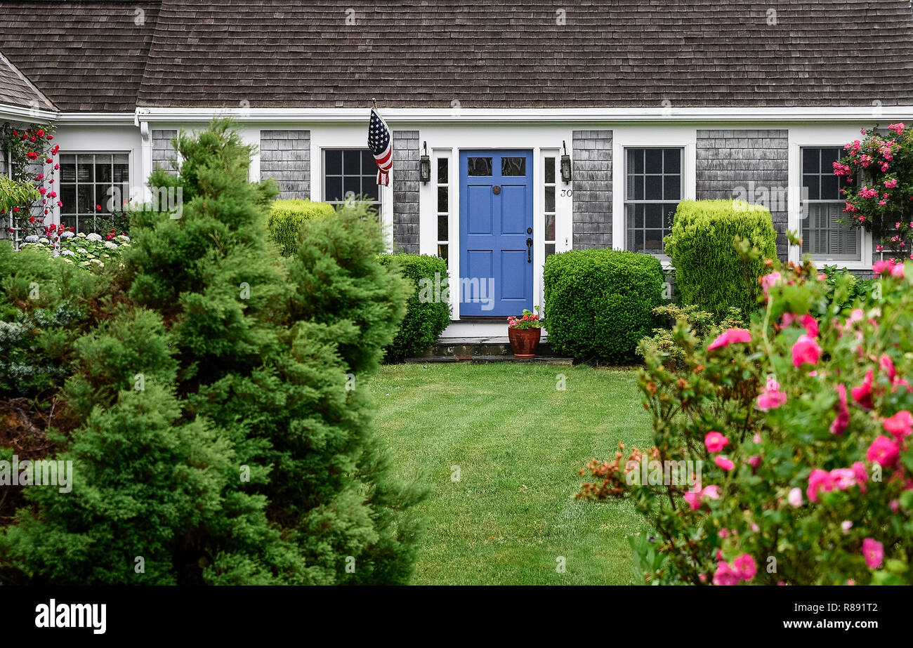 Charming Cape Cod house Stock Photo - Alamy
