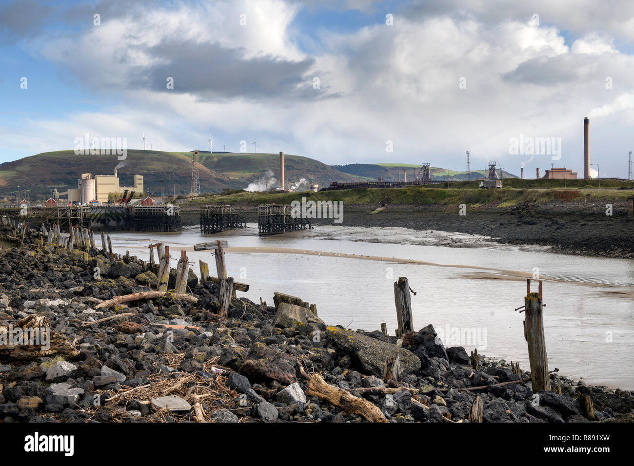River rubble estuary hi-res stock photography and images - Alamy