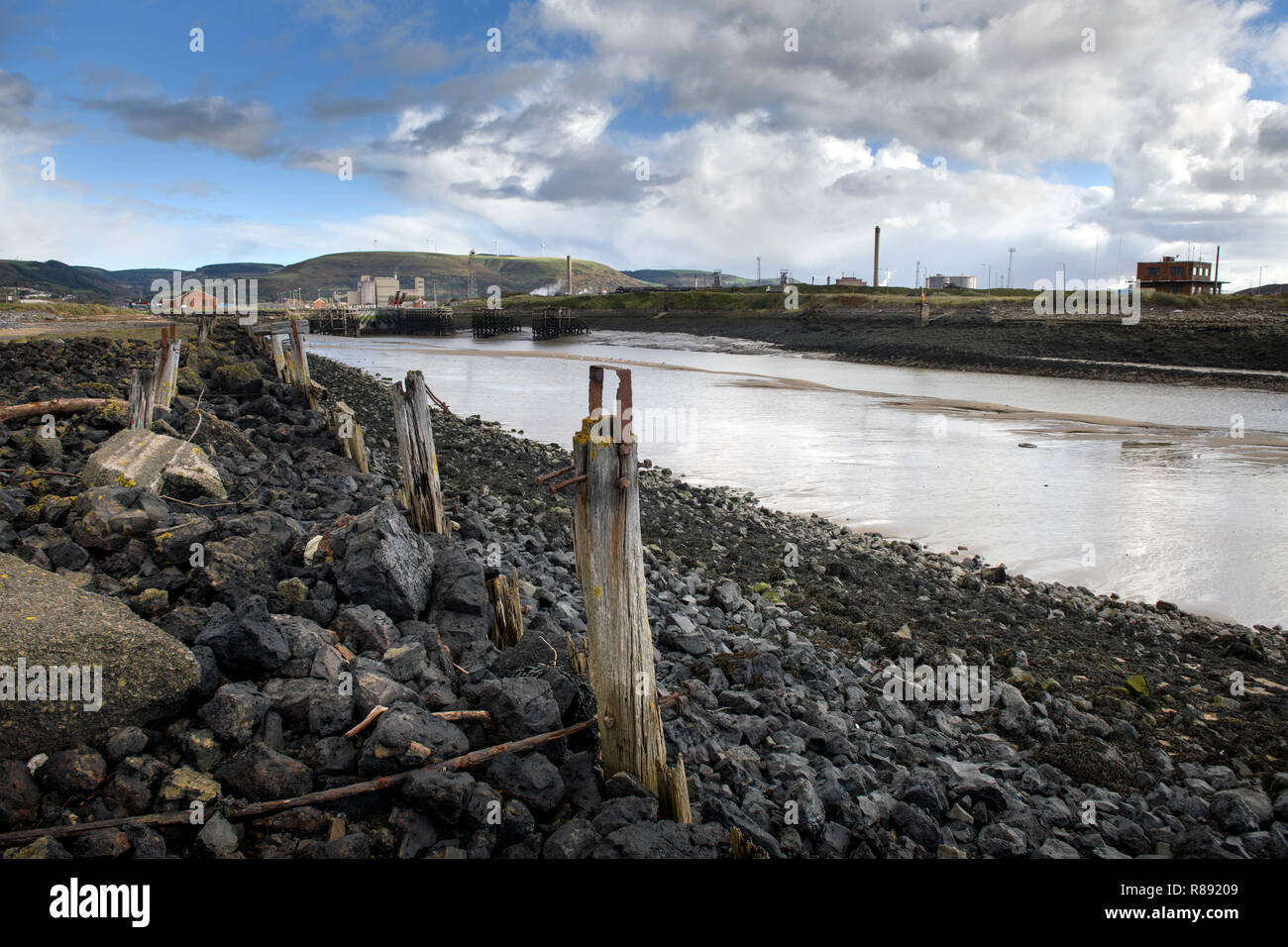 River rubble estuary hi-res stock photography and images - Alamy
