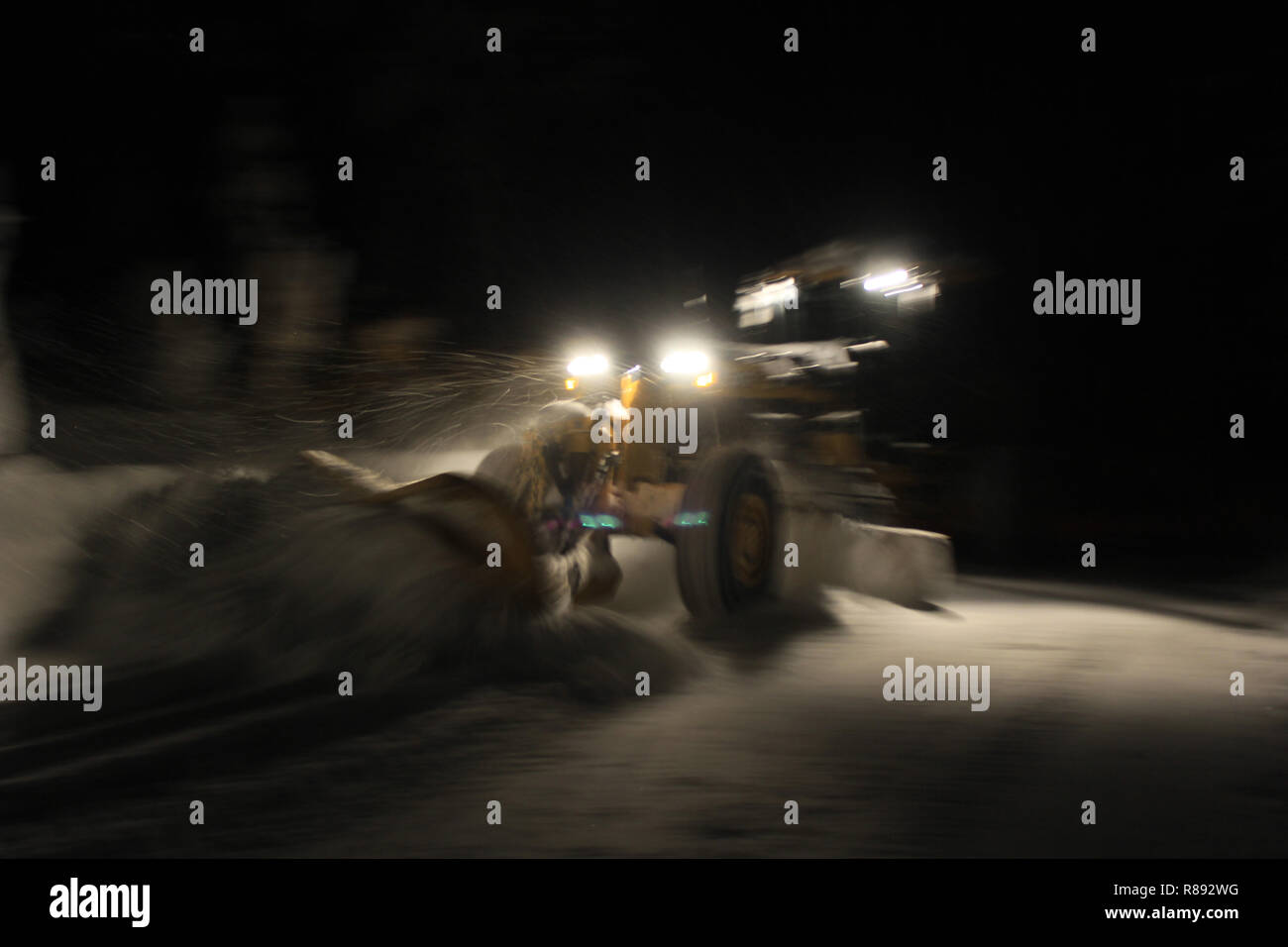 California mountains snow night hi-res stock photography and images - Alamy