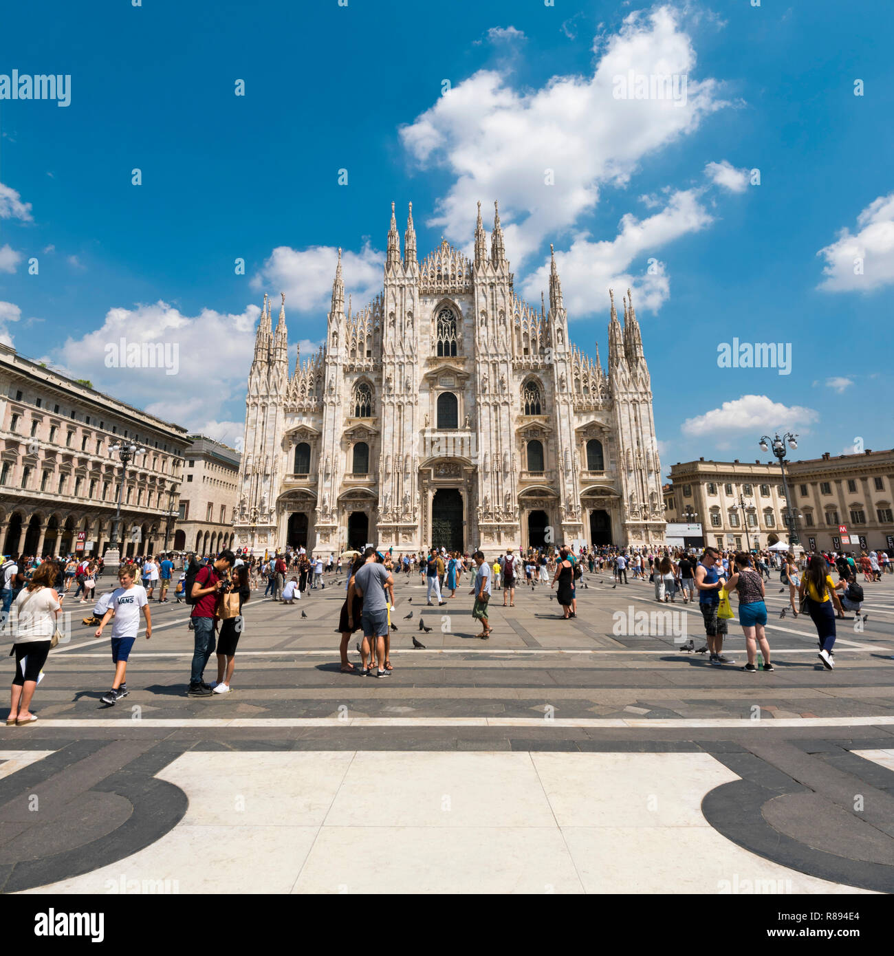 Strolling in milan hi-res stock photography and images - Alamy