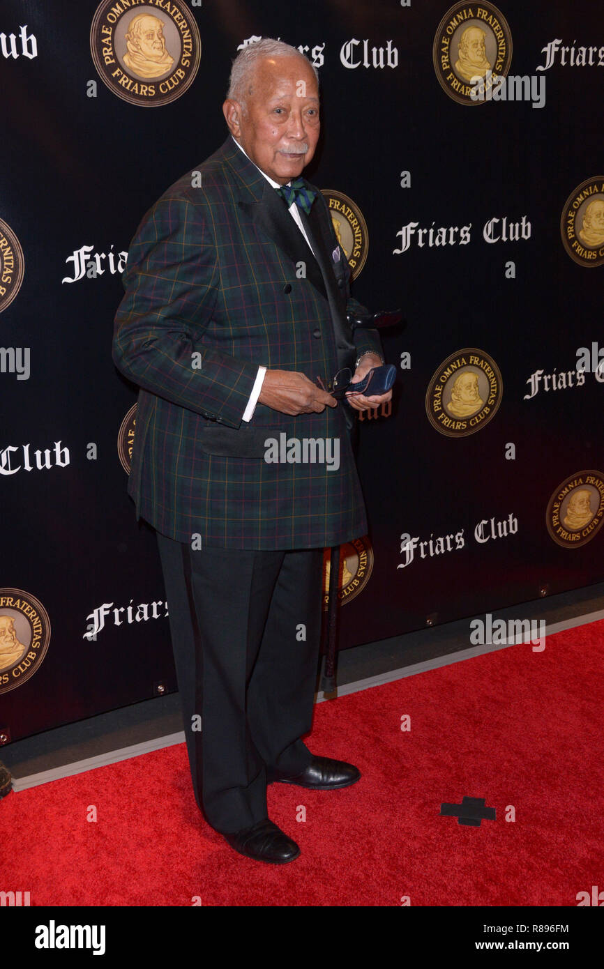 Friars Club honours Billy Crystal with Entertainment Icon Award at ...