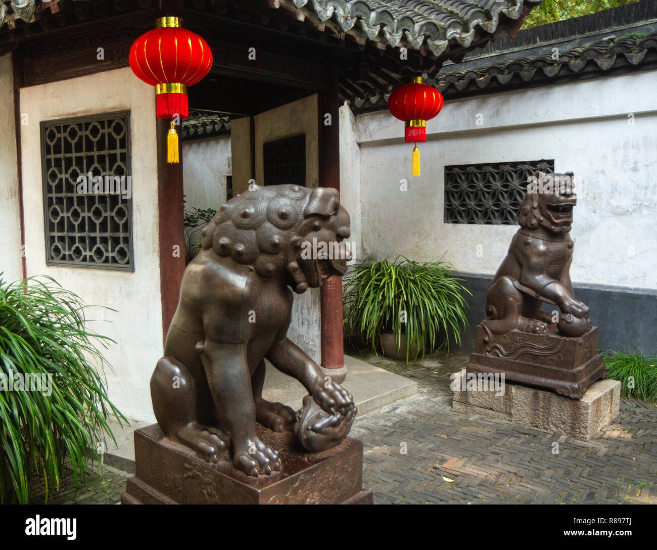 Two lions guarding entrance to building in Yu Yuan Garden, Shanghai ...