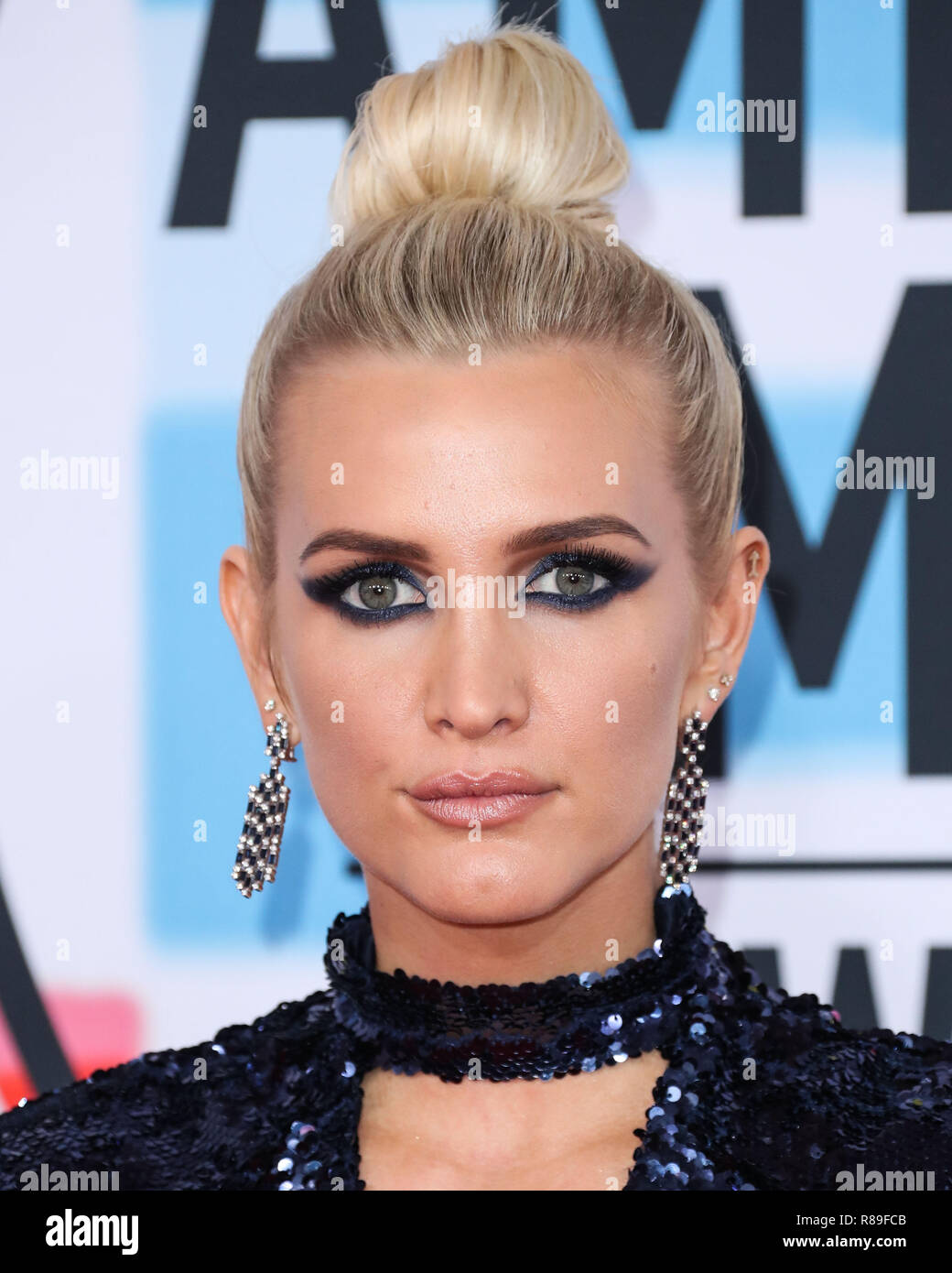 LOS ANGELES, CA, USA - OCTOBER 09: Ashlee Simpson wearing a Monique ...