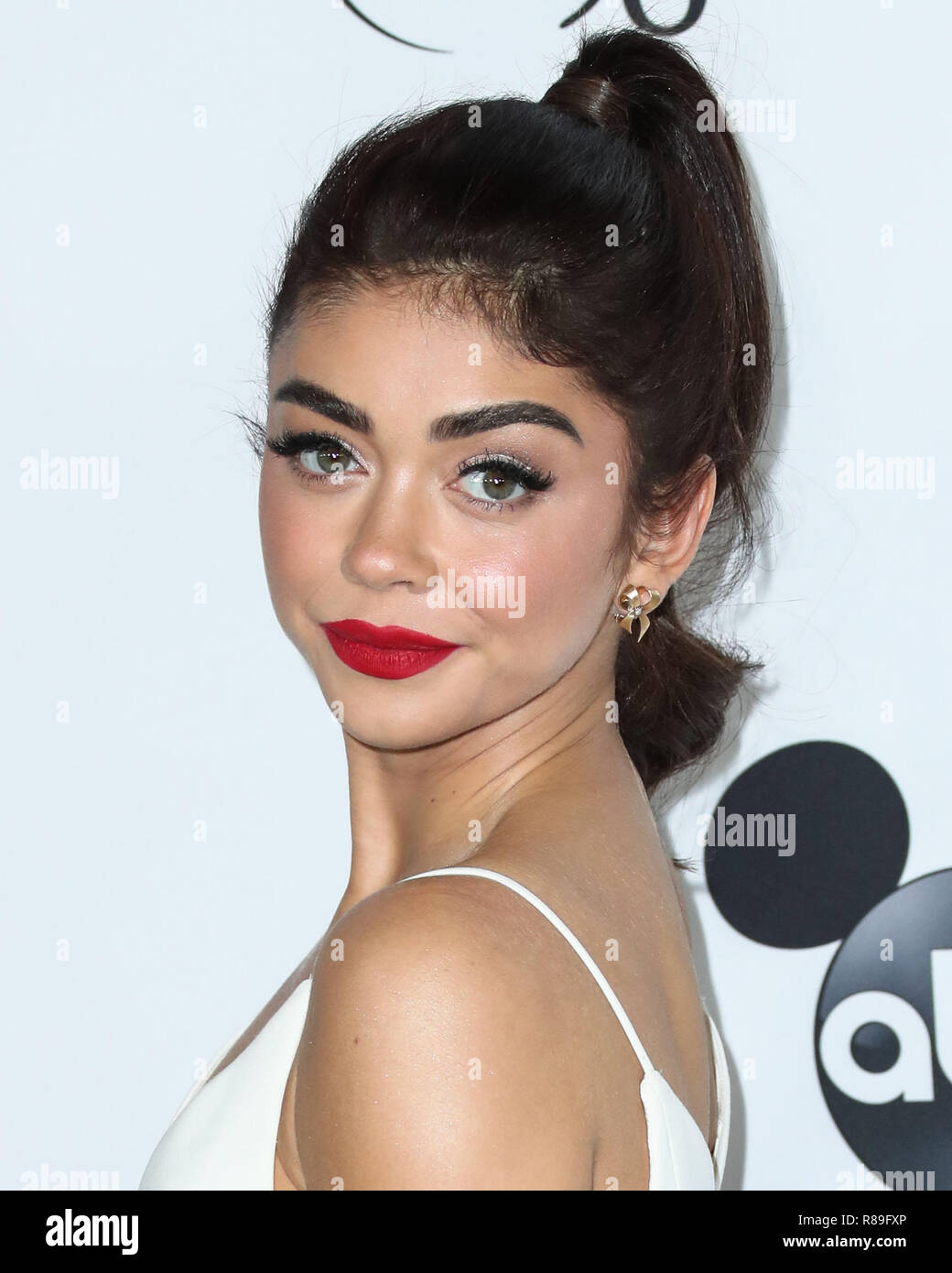 LOS ANGELES, CA, USA - OCTOBER 06: Sarah Hyland at Mickey's 90th ...