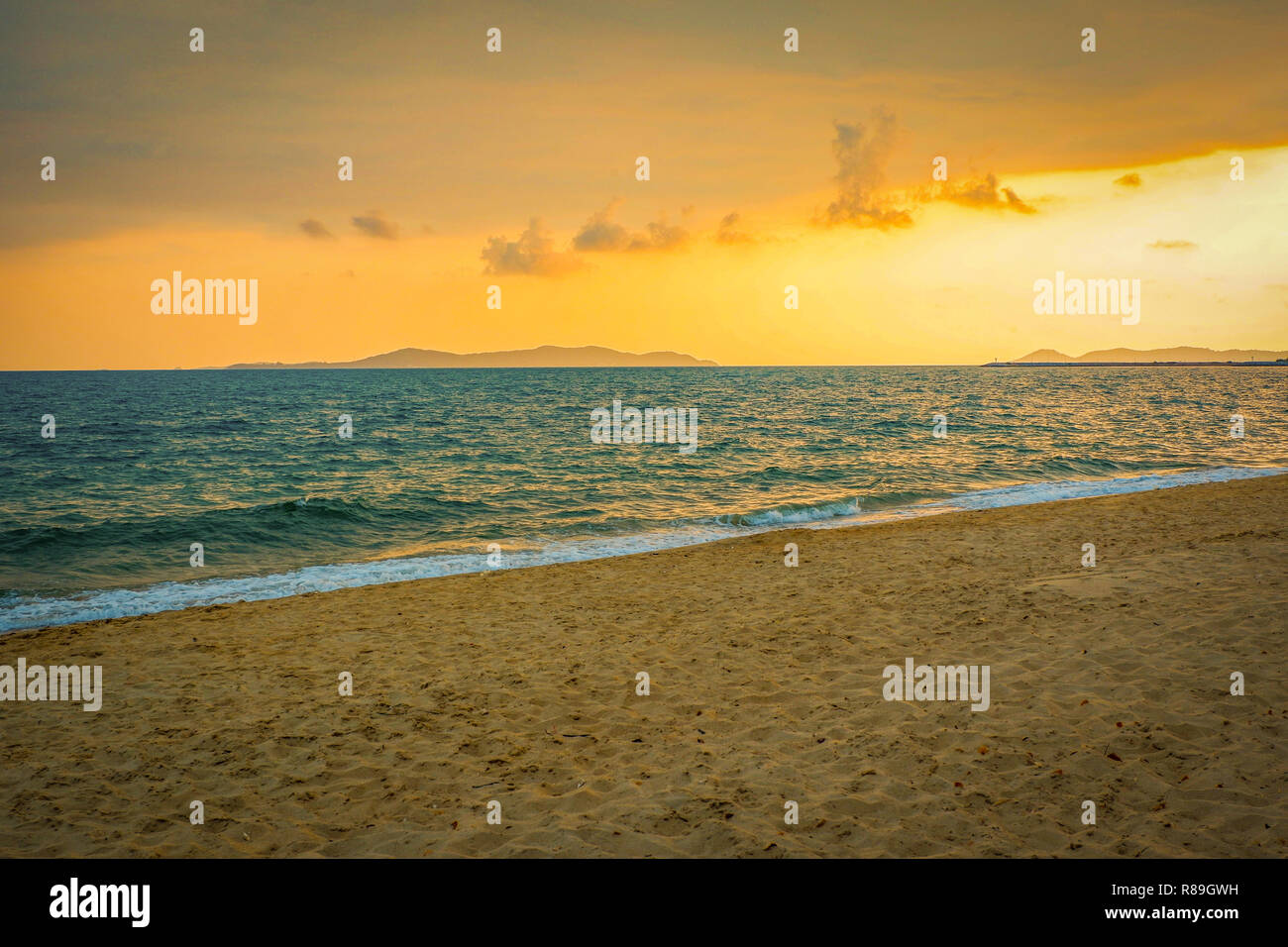 beach sand sunset / colorful of sunset on the beach sea with cloud ...