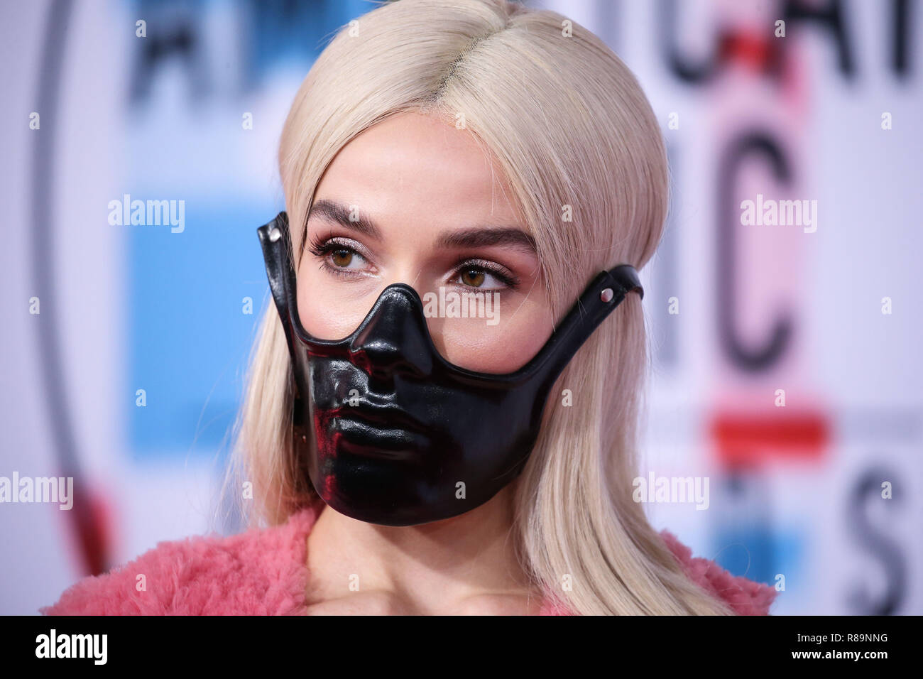 LOS ANGELES, CA, USA - OCTOBER 09: Poppy at the 2018 American Music ...