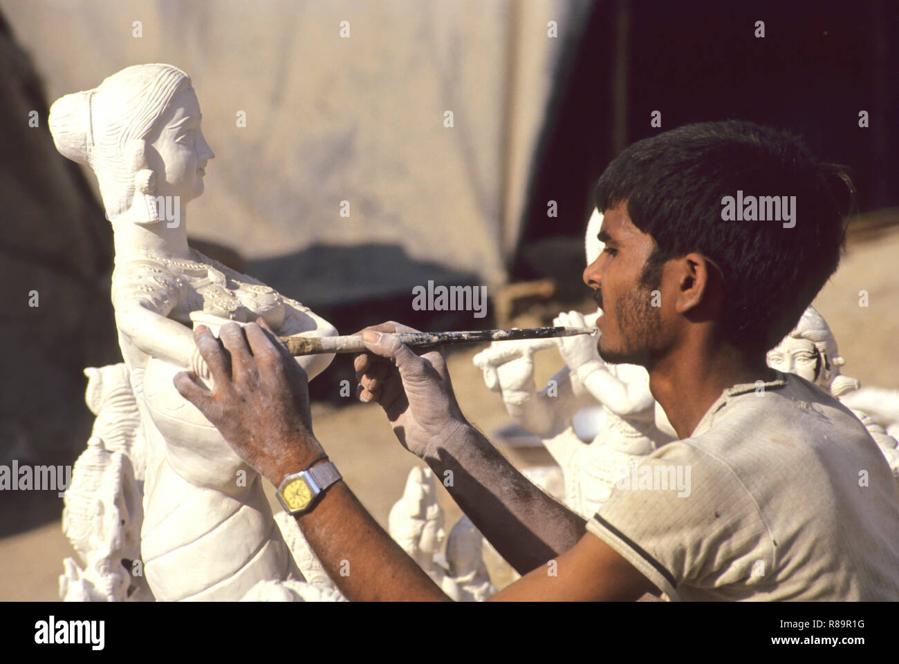man making statue of woman, uttar pradesh, india Stock Photo - Alamy